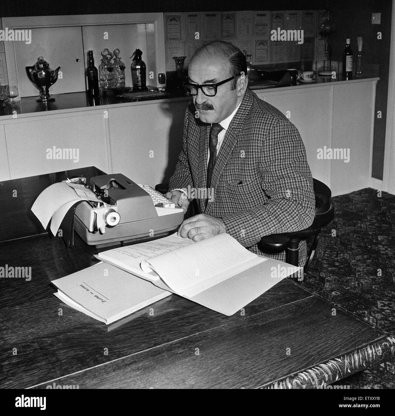 Screenwriter desk hi-res stock photography and images - Alamy