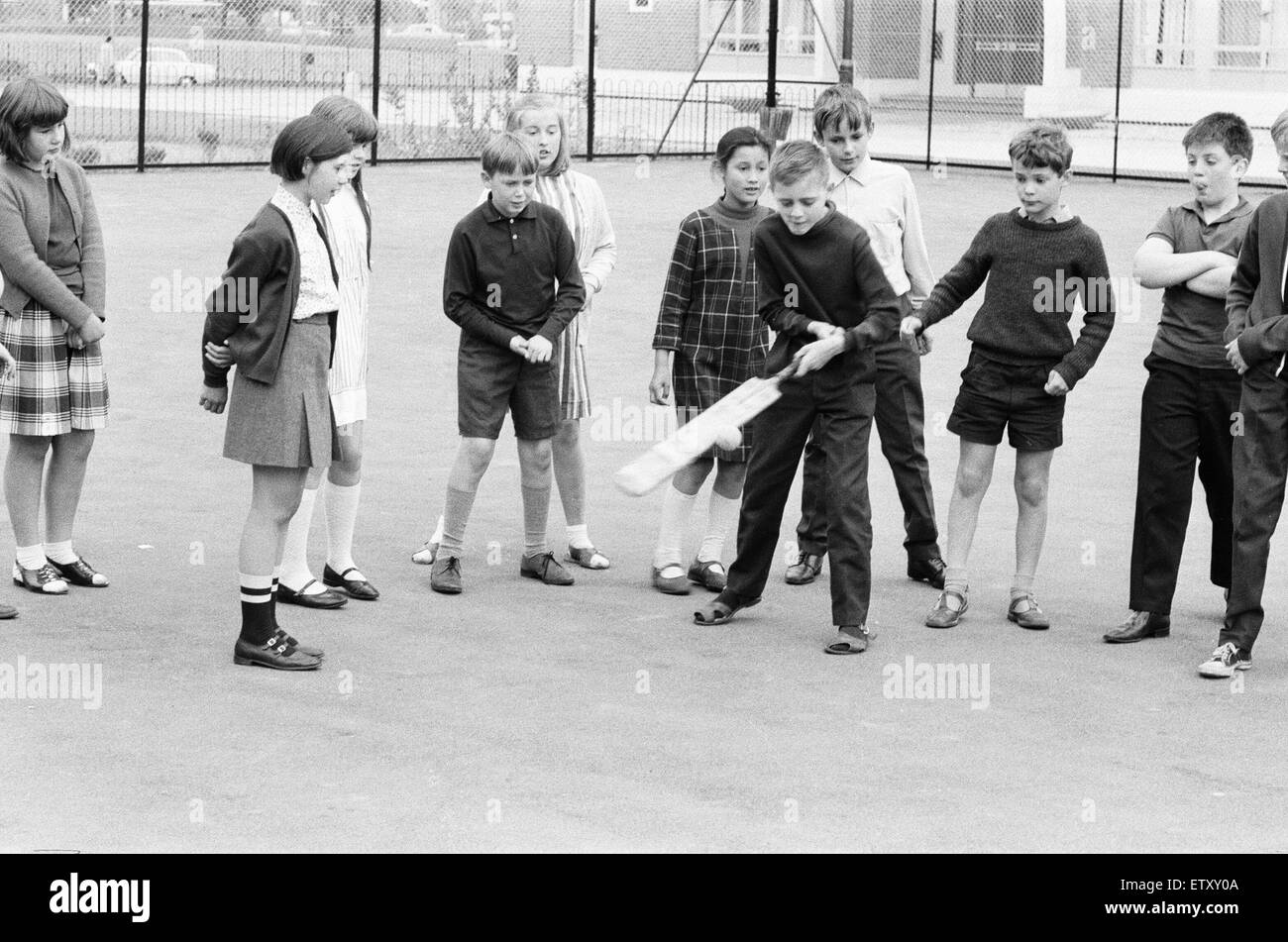 French school girls hi-res stock photography and images - Alamy