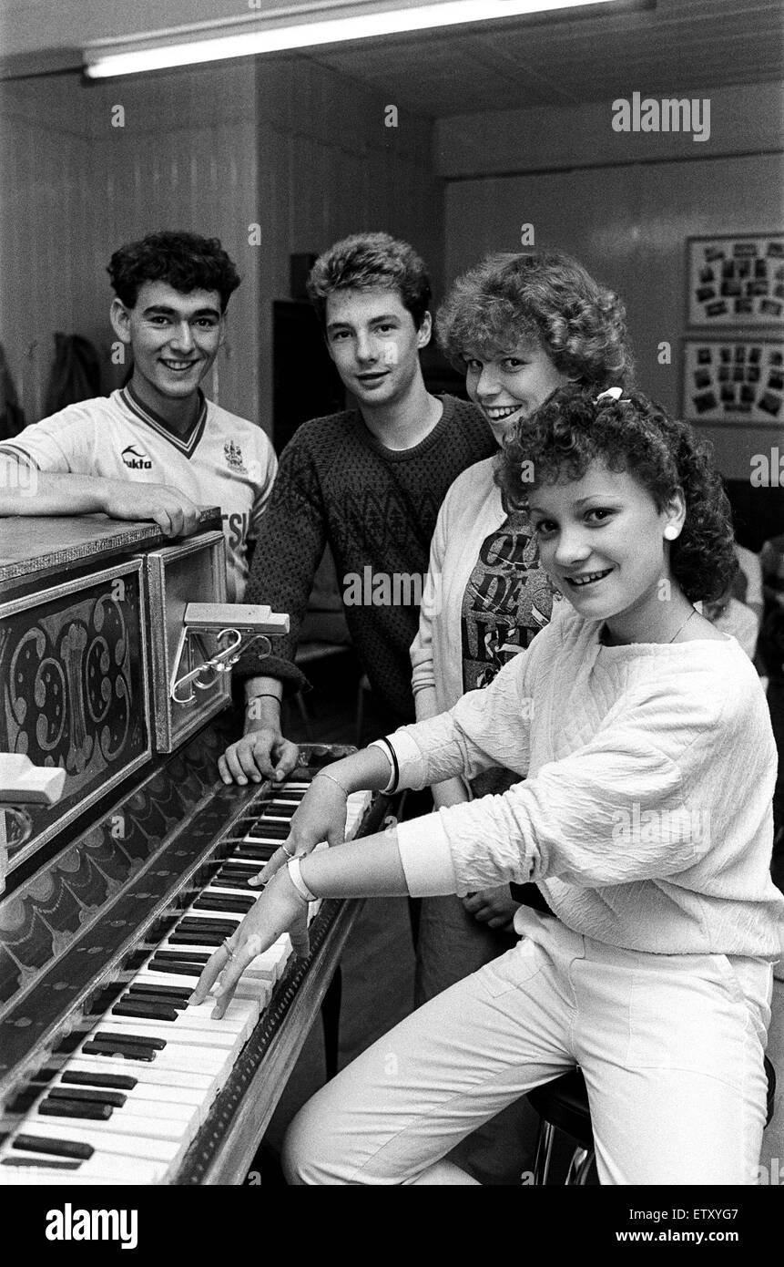 Amateur dramatics 1980s hi-res stock photography and images - Alamy