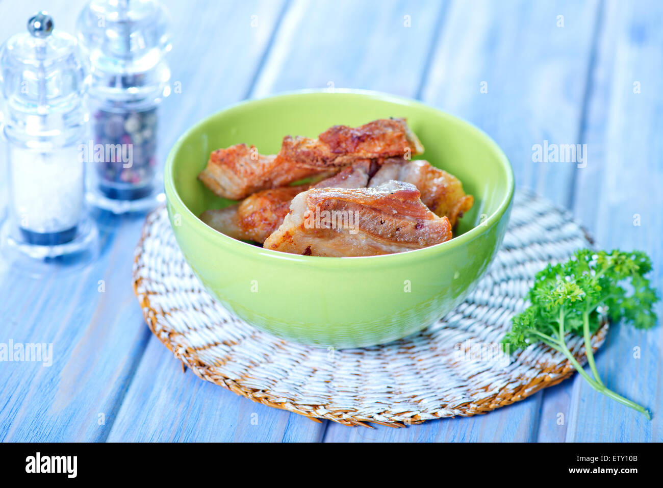 fried meat in bowl and on a table Stock Photo - Alamy