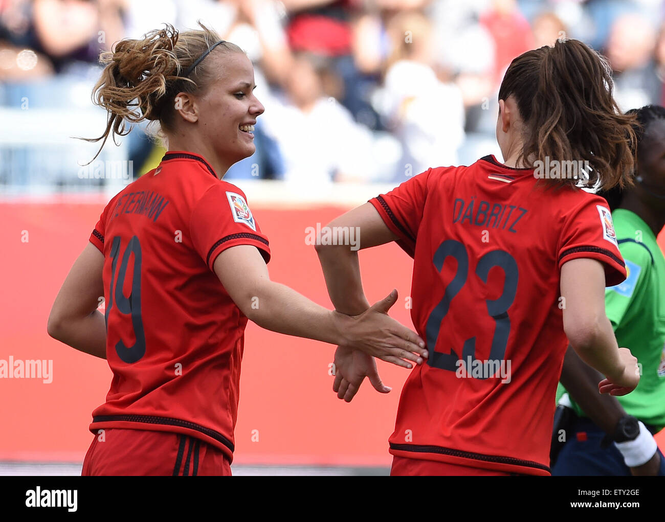 Winnipeg, Canada. 15th June, 2015. Germany's Lena Petermann (L ...