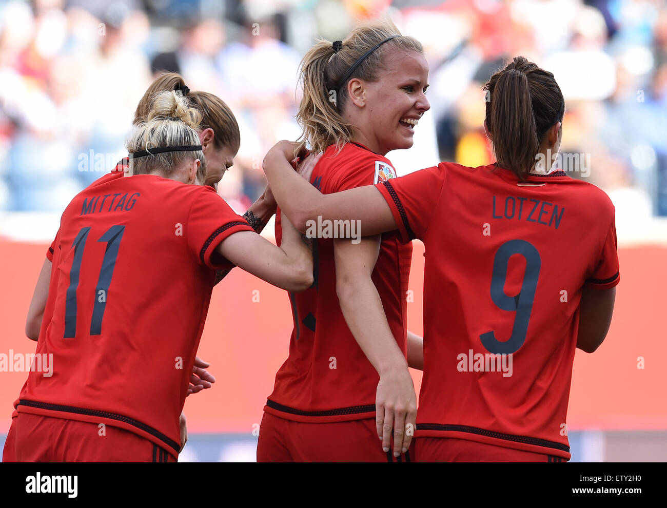 Winnipeg, Canada. 15th June, 2015. Germany's Lena Petermann (C ...