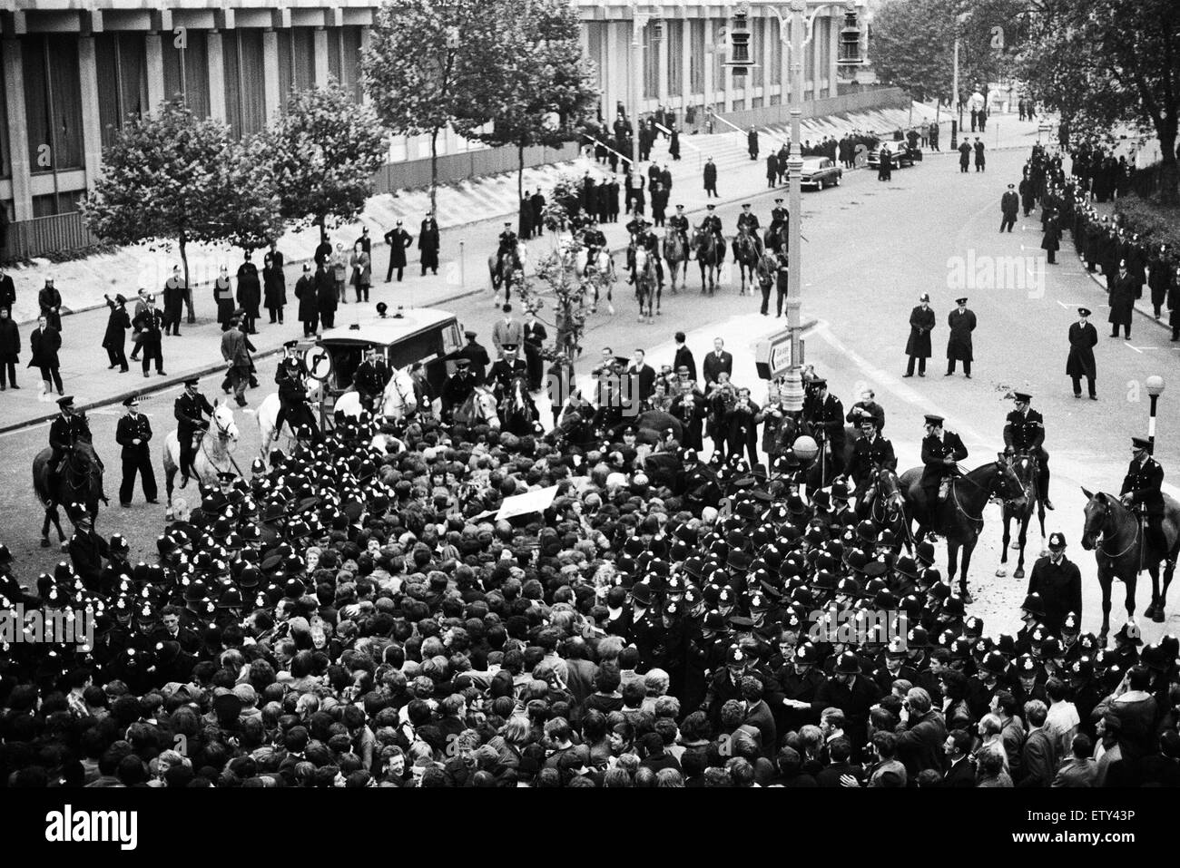 Vietnam protest london 1968 hi-res stock photography and images - Alamy