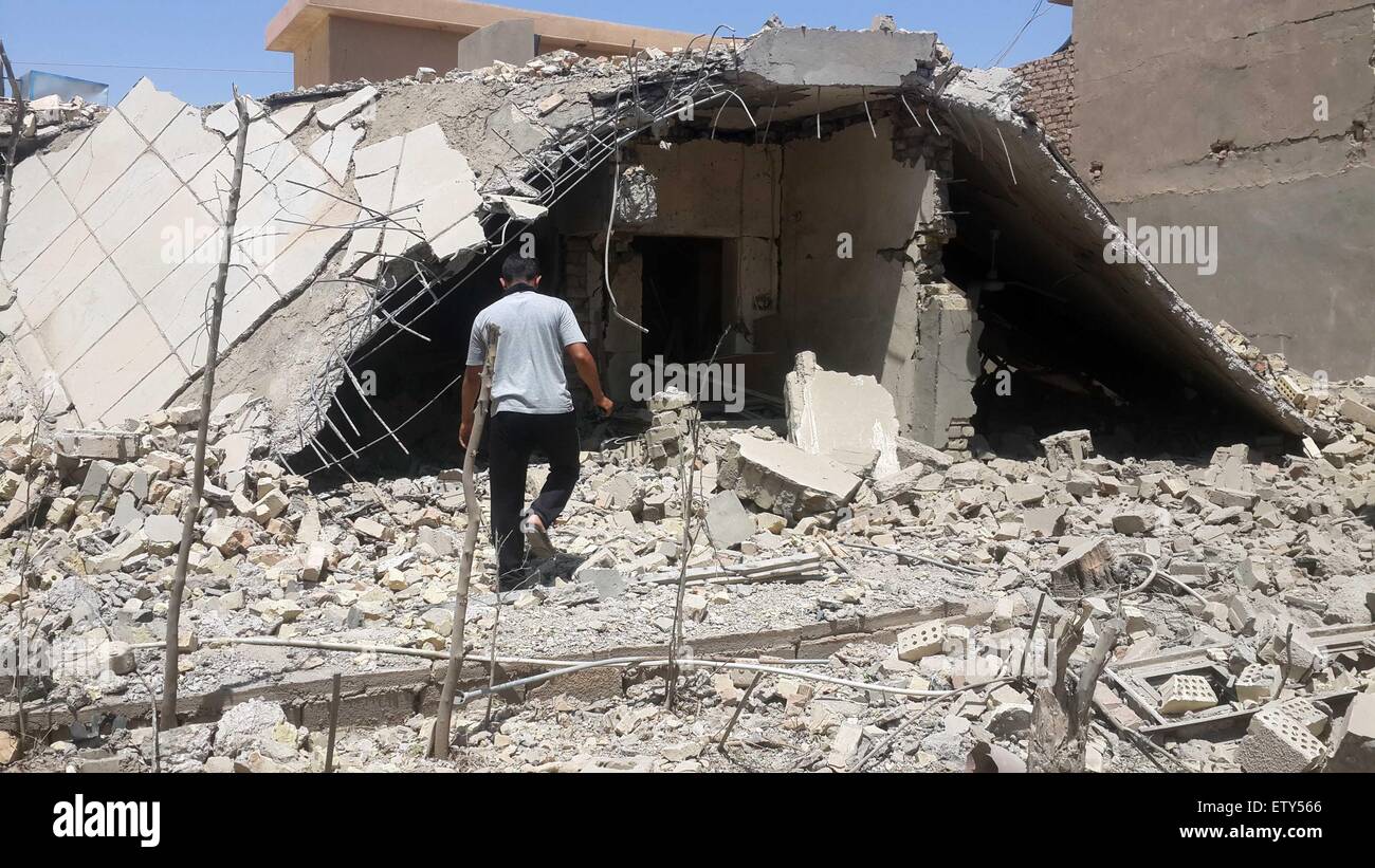 Destroyed building baghdad hi-res stock photography and images - Alamy