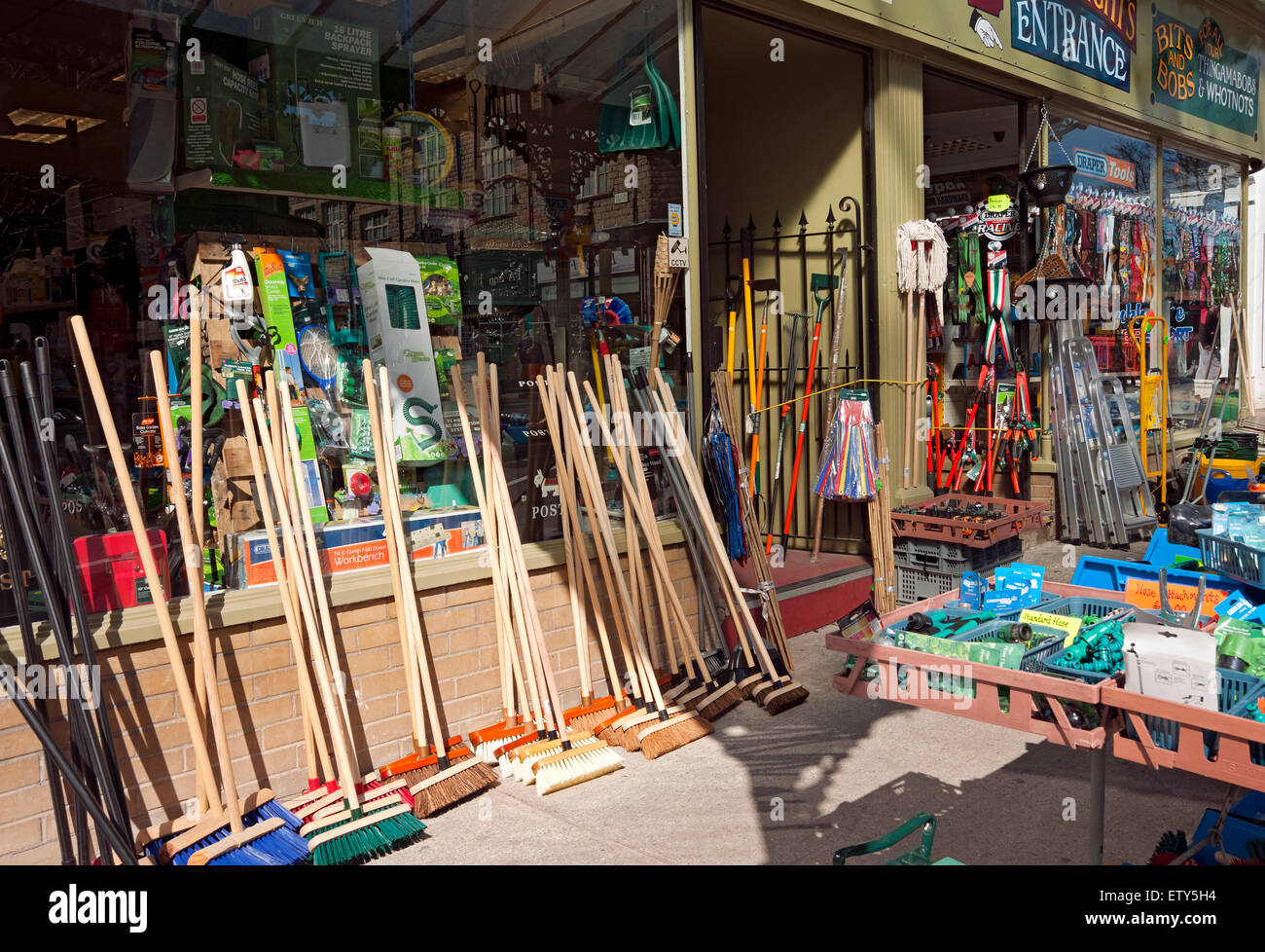 Independent Hardware Store High Resolution Stock Photography and Images ...