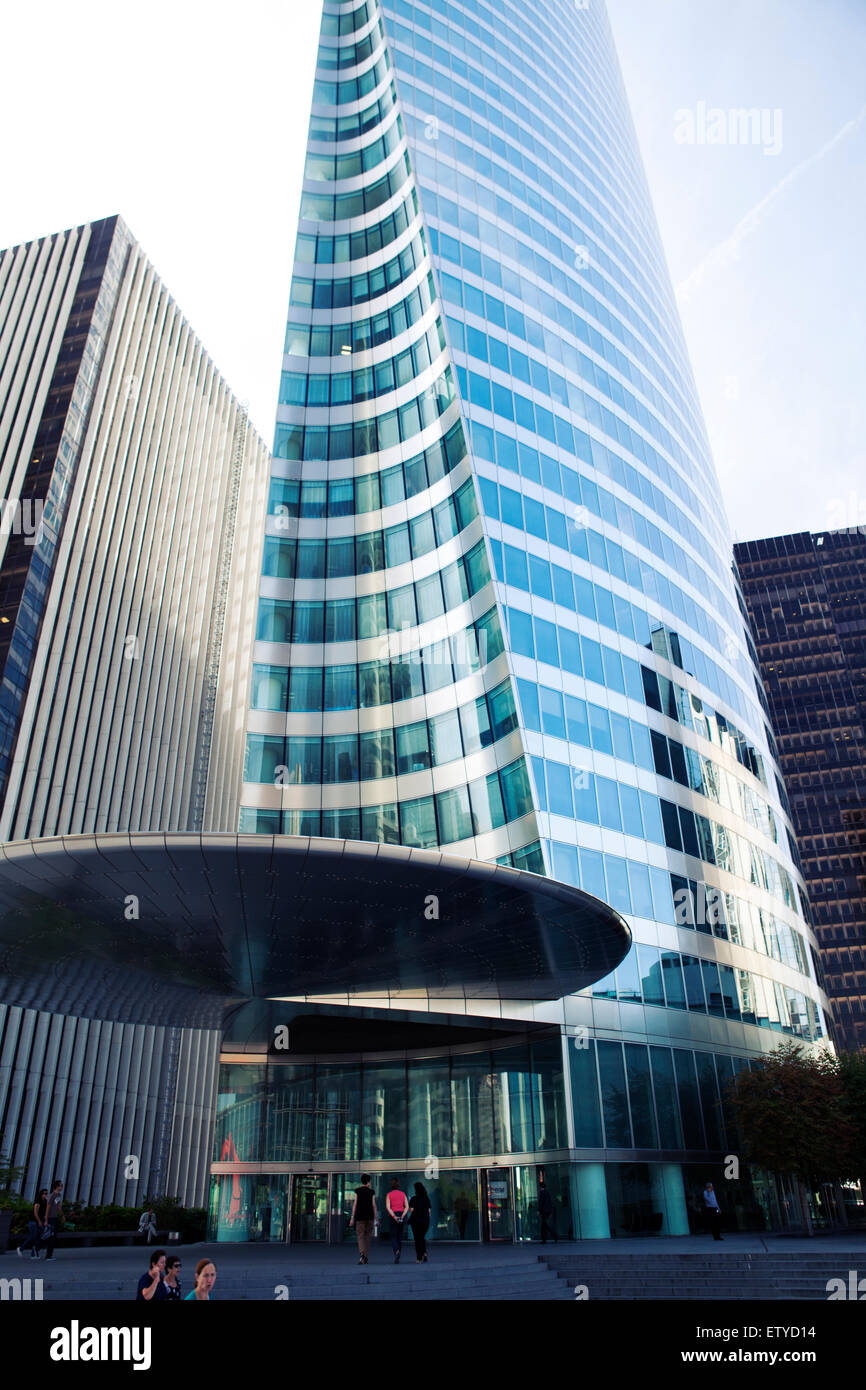 Modern skyscraper building in La Defense, Paris Stock Photo - Alamy