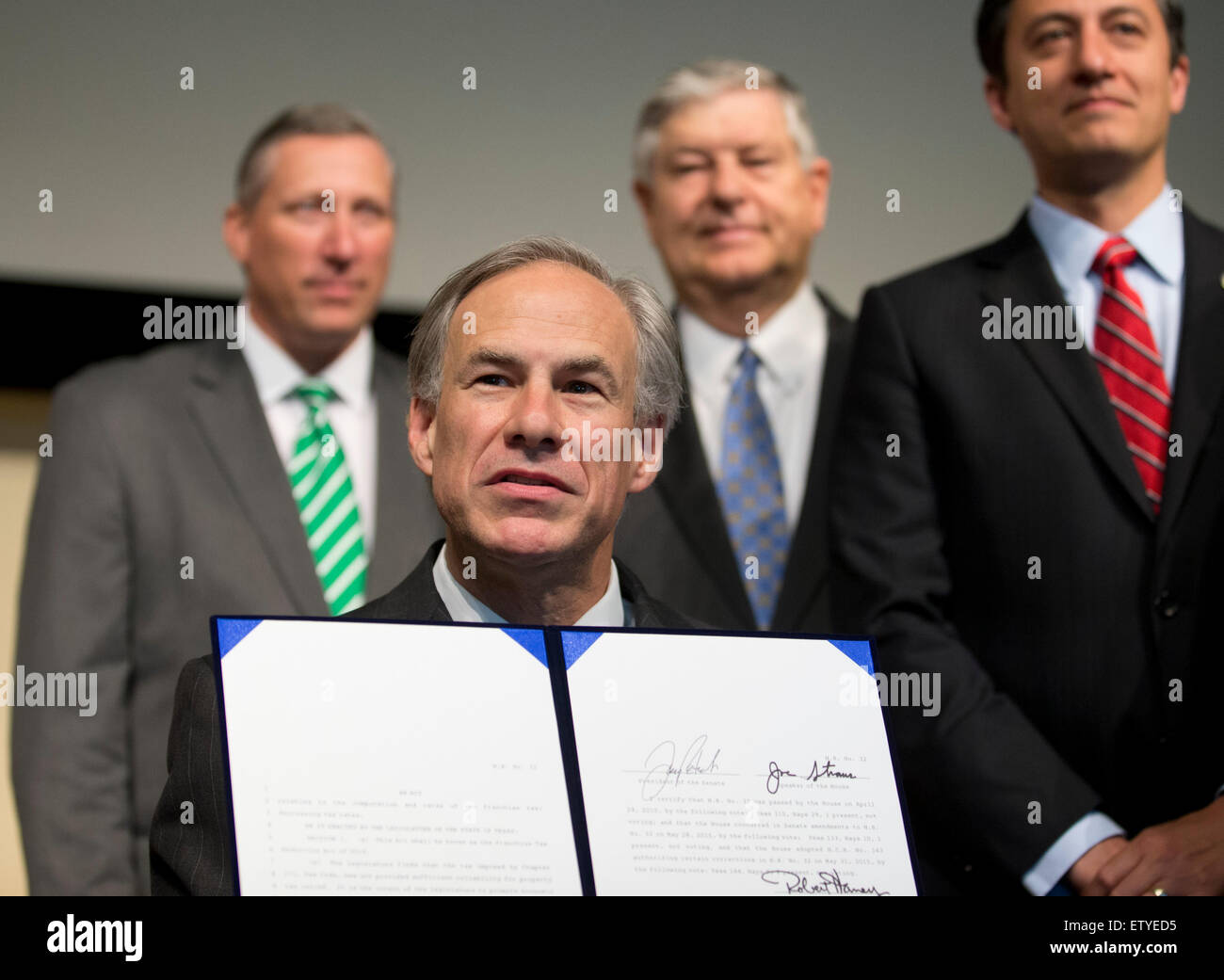 Texas governor sign bill hi-res stock photography and images - Alamy
