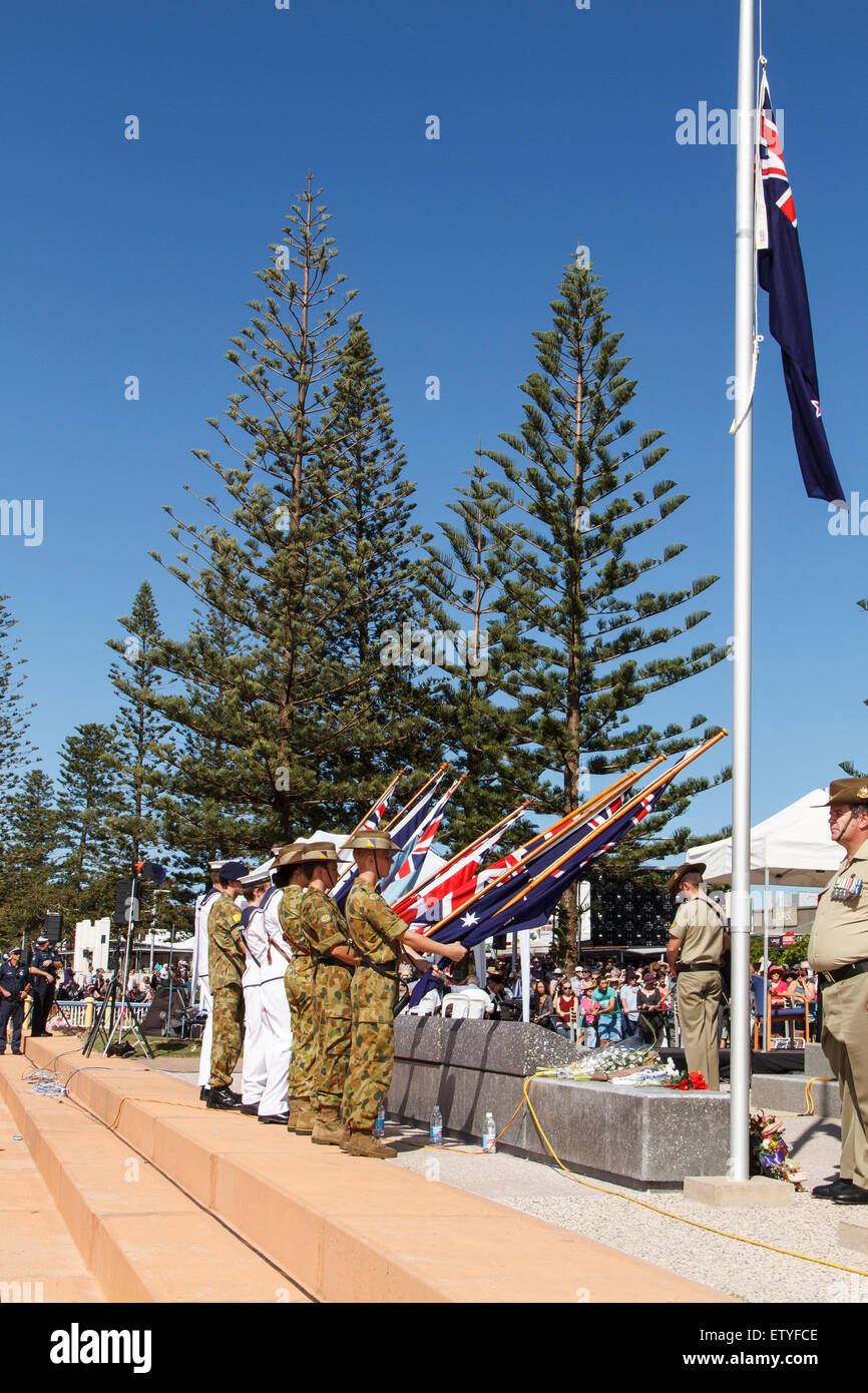 Anzac day march hi-res stock photography and images - Alamy