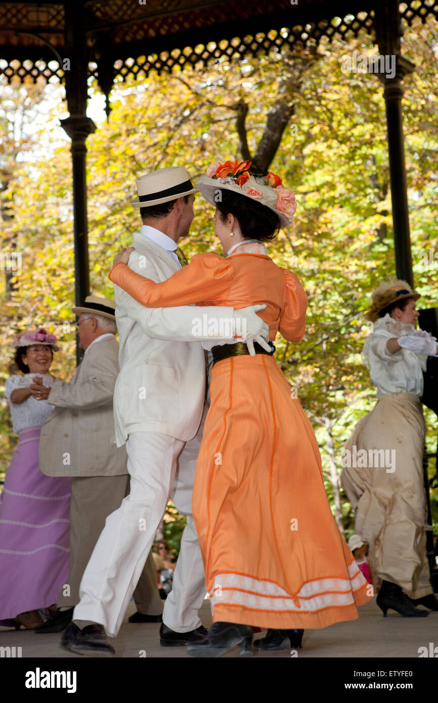Old Fashioned Couple Dance High Resolution Stock Photography and Images ...
