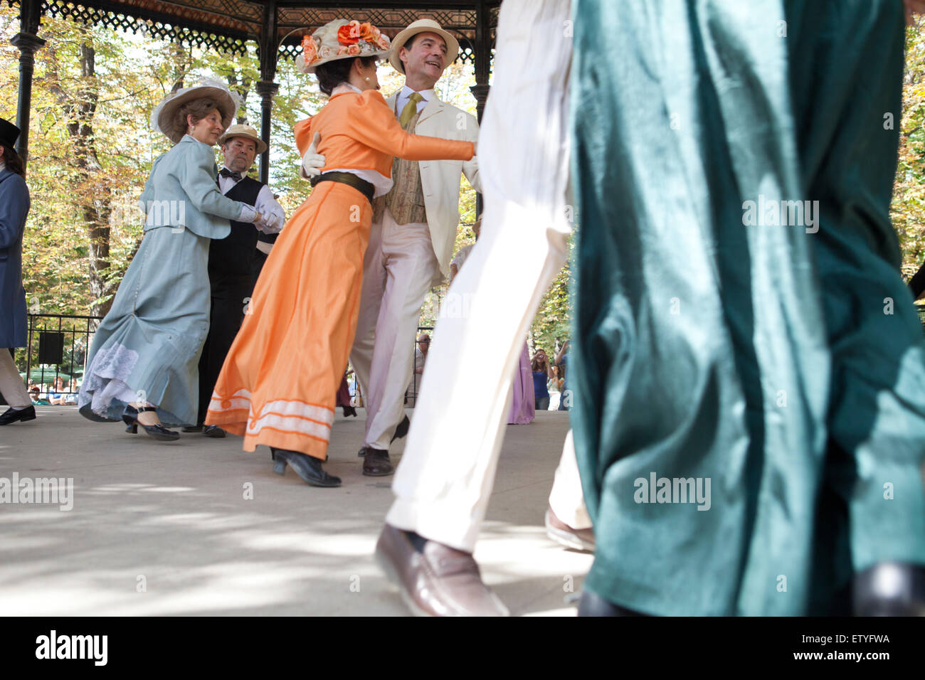 Couple de seniors hi-res stock photography and images - Alamy