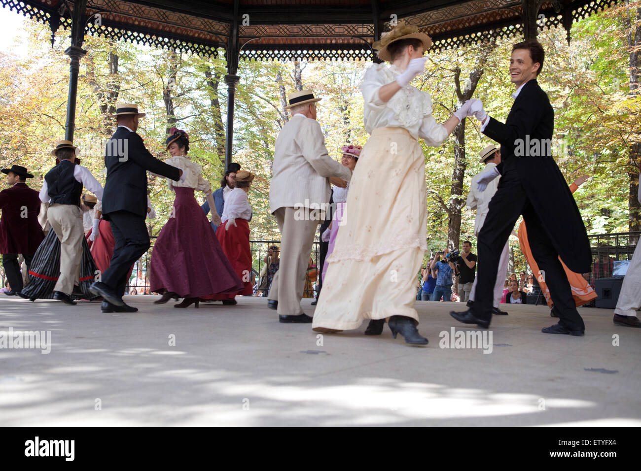 Old fashioned dance at the Jardins de Luxembourg in Paris. Afternoon ...