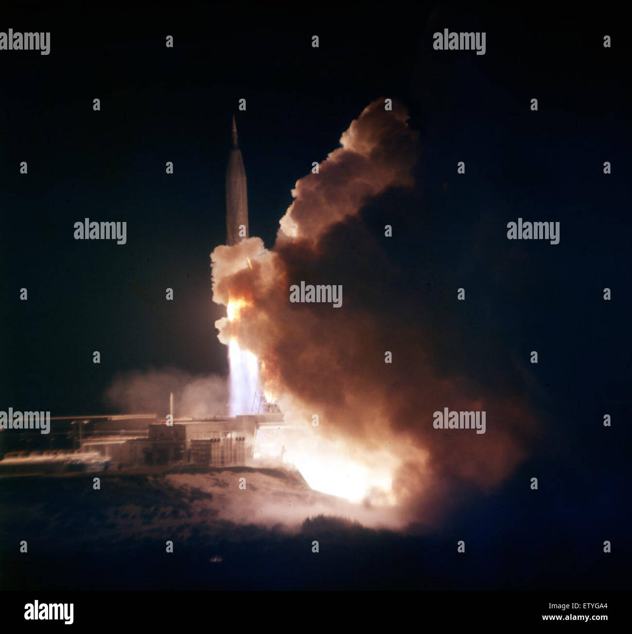 1980s space shuttle launch hi-res stock photography and images - Alamy