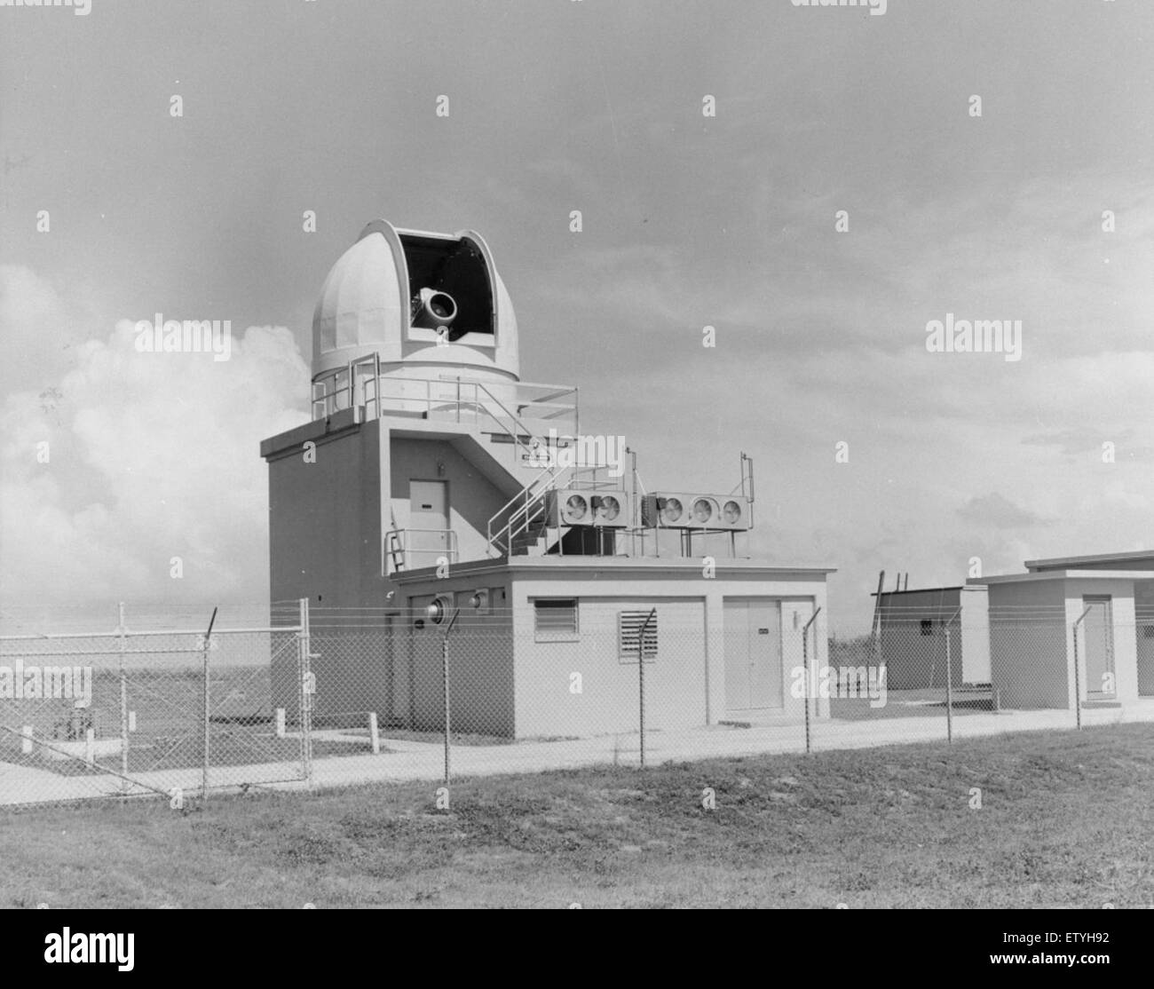 Monitoring station tracking data hi-res stock photography and images ...