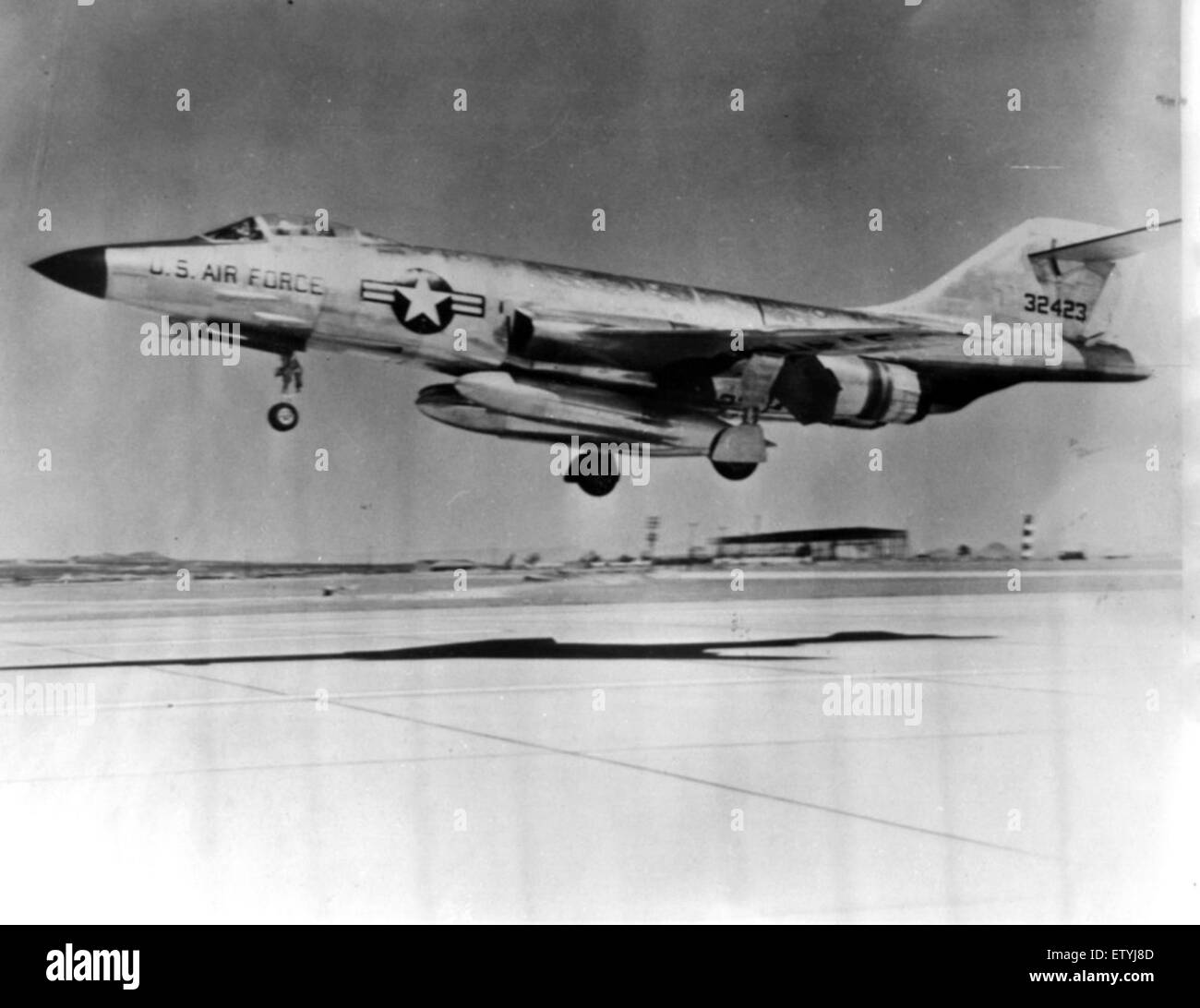 Mcdonnell f 101a hi-res stock photography and images - Alamy
