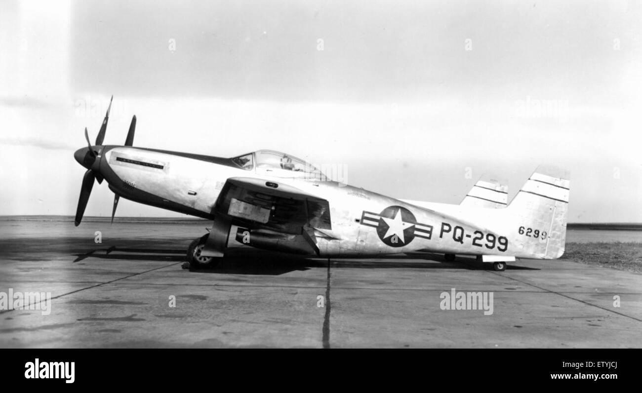 North American F-82E Twin Mustang 46-299 PQ-299 Stock Photo - Alamy