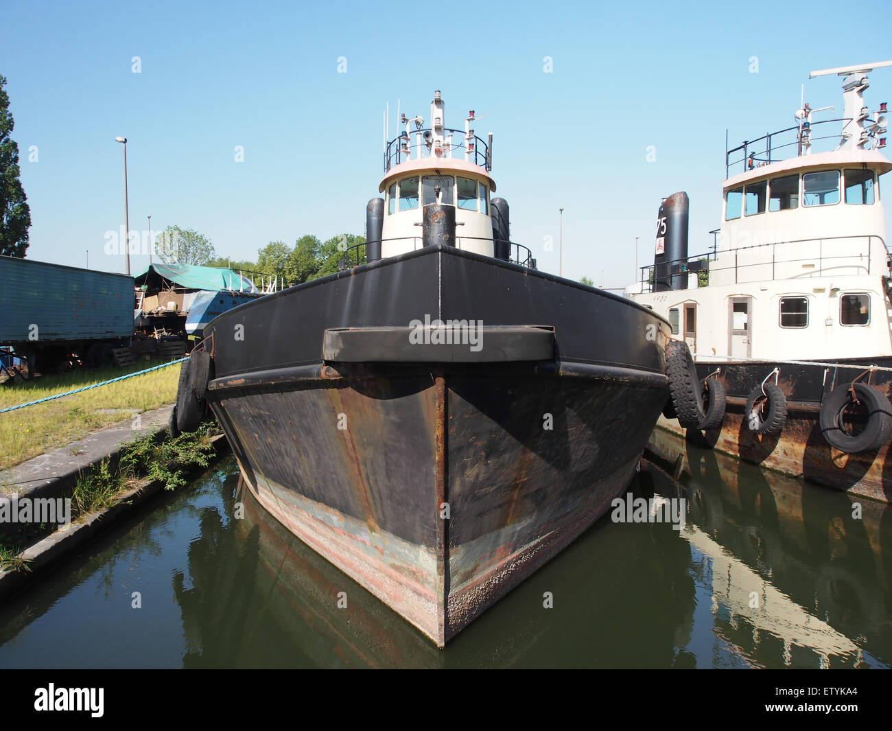 The 'Toogboot 74' is a tugboat operating at Kattendijkdok in the Port ...