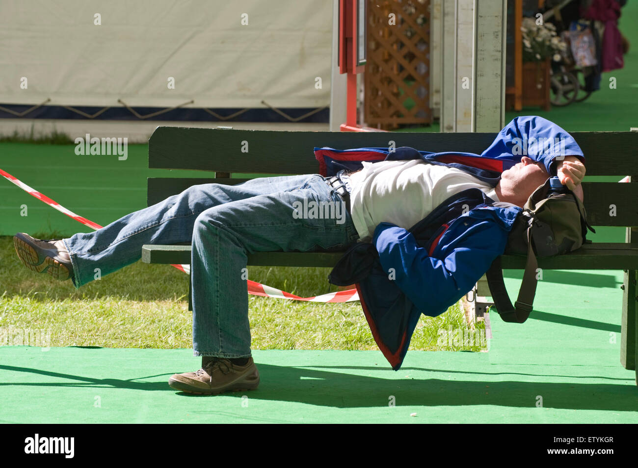 Man asleep on bench hi-res stock photography and images - Alamy
