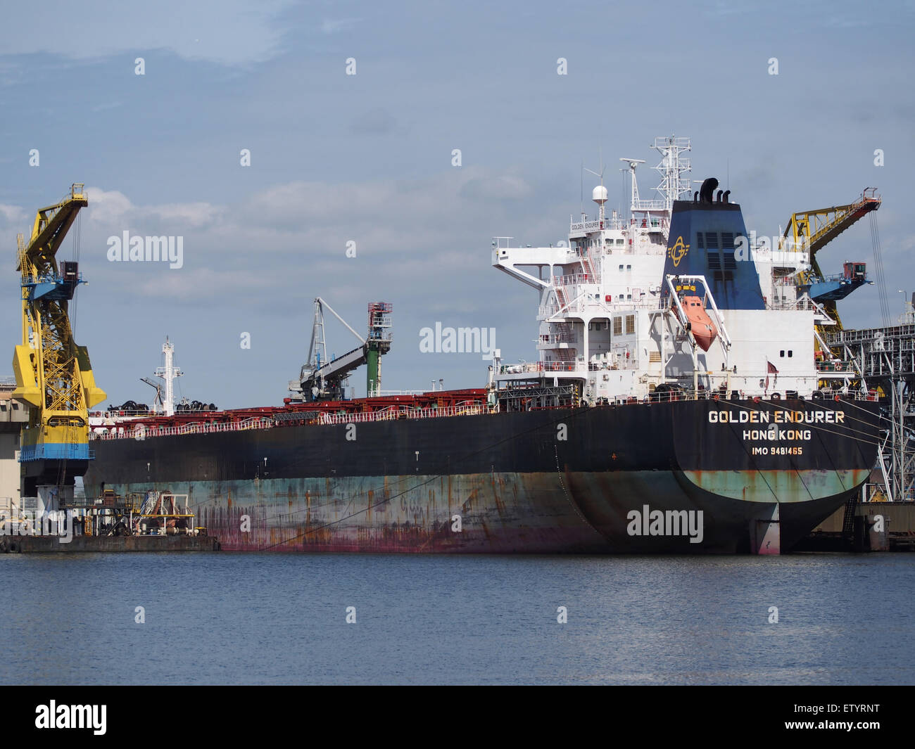 Golden shipment container hi-res stock photography and images - Alamy