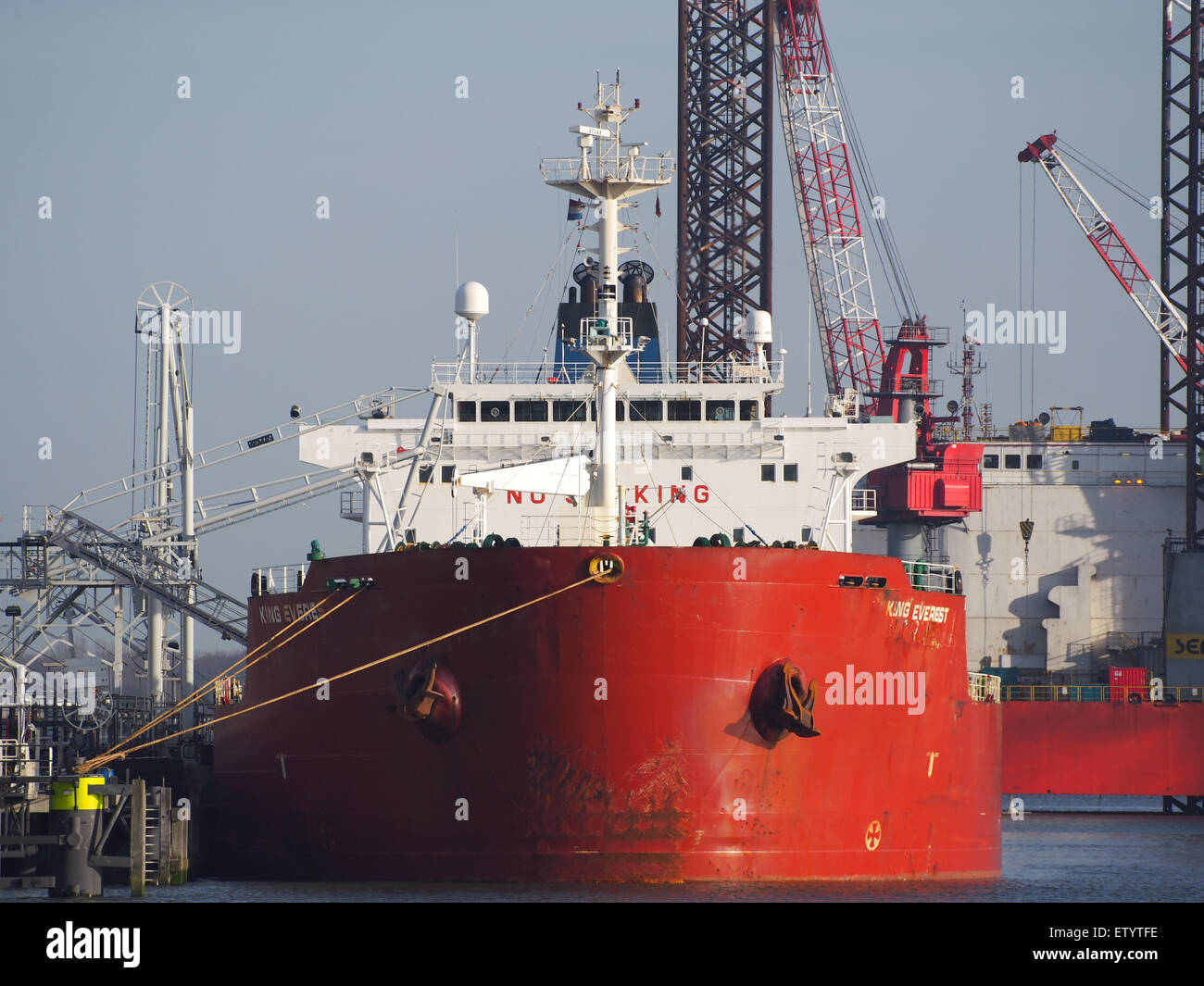 The King Everest, an IMO 9228837 vessel, operates in the Tweede ...