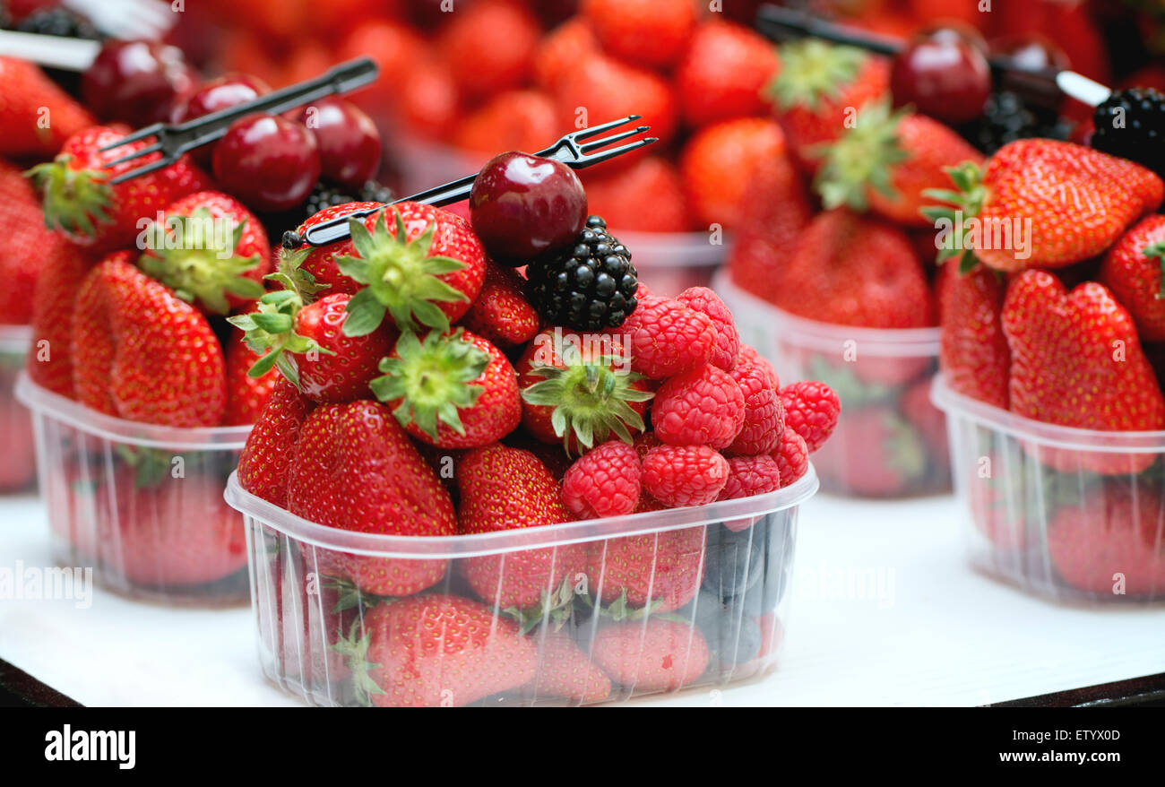 Box fresh mixed fruit hi-res stock photography and images - Alamy