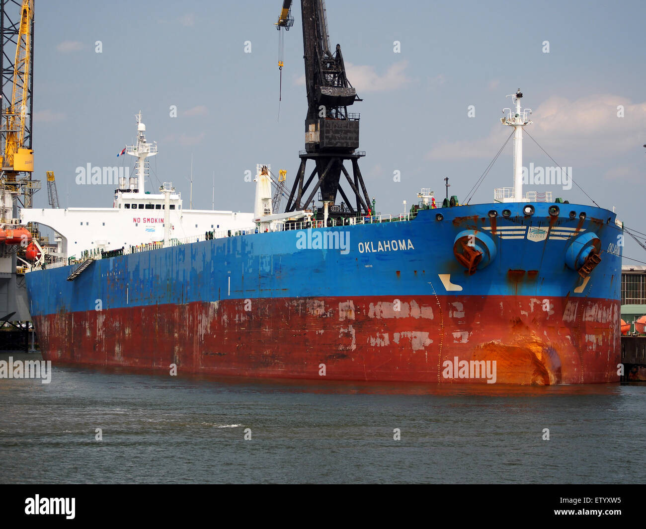 The image shows the tanker vessel Oklahoma (IMO 9321964) at the Tweede ...