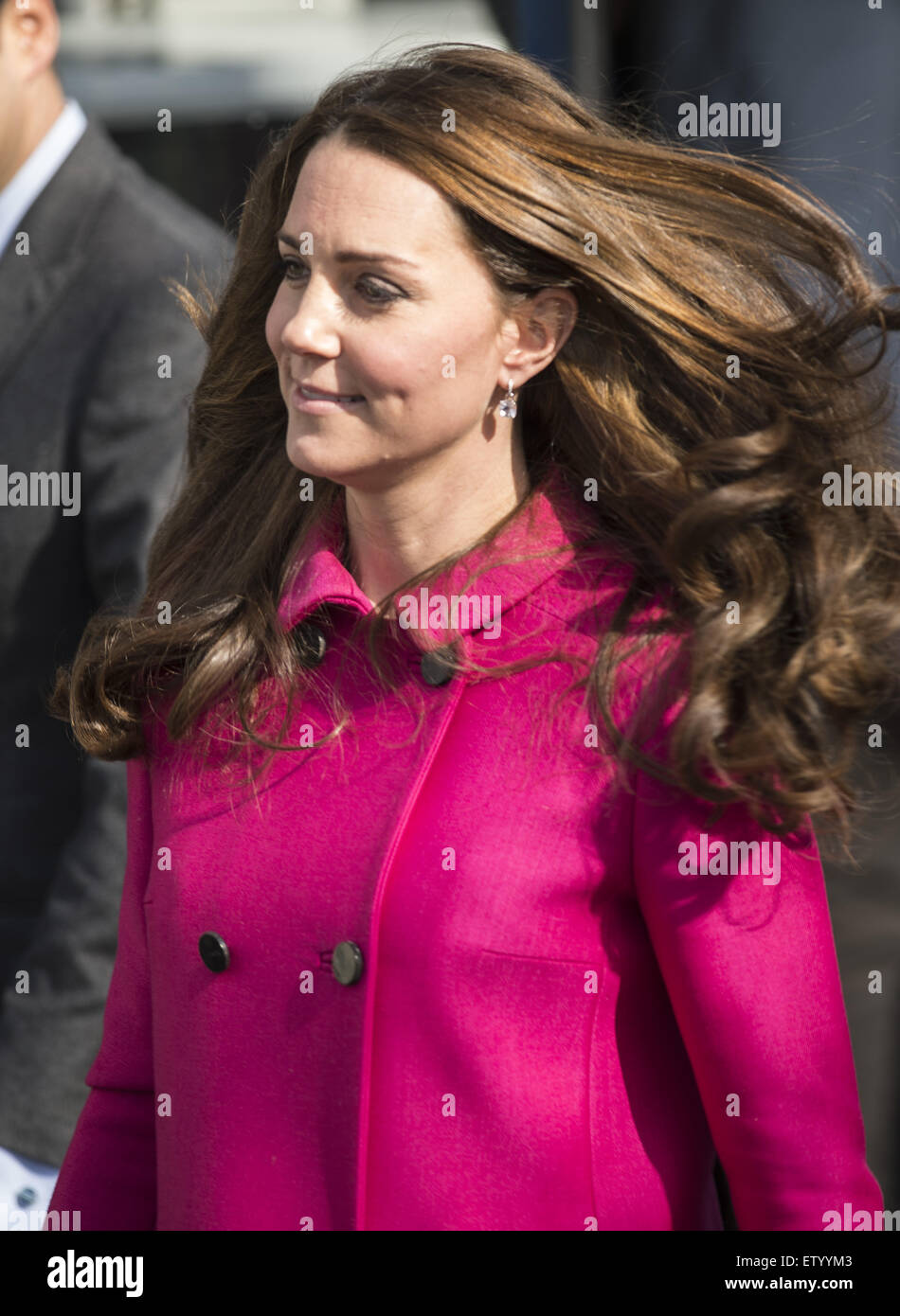 The Duke and Duchess of Cambridge visit an XLP community bus and the ...