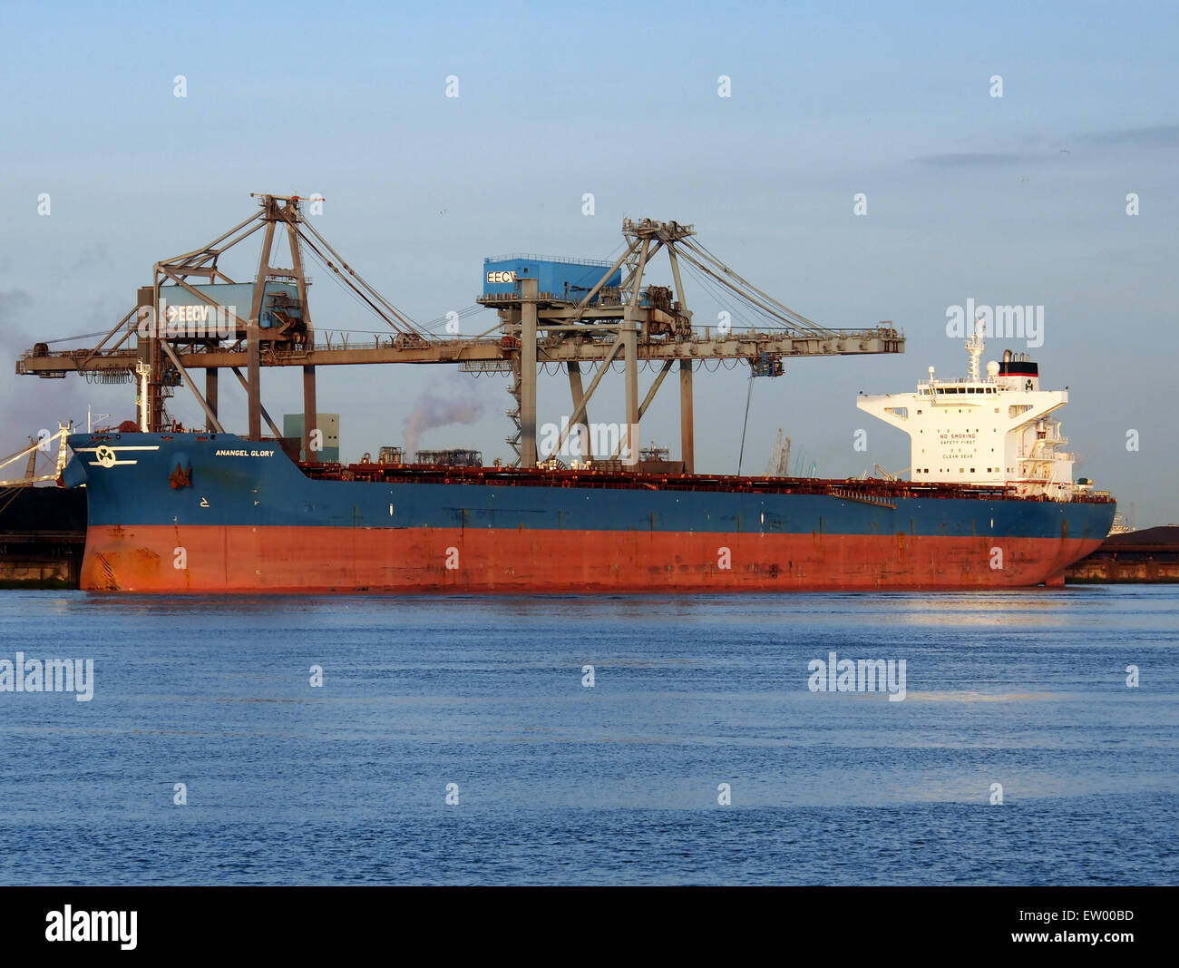 Anangel shipping hi-res stock photography and images - Alamy