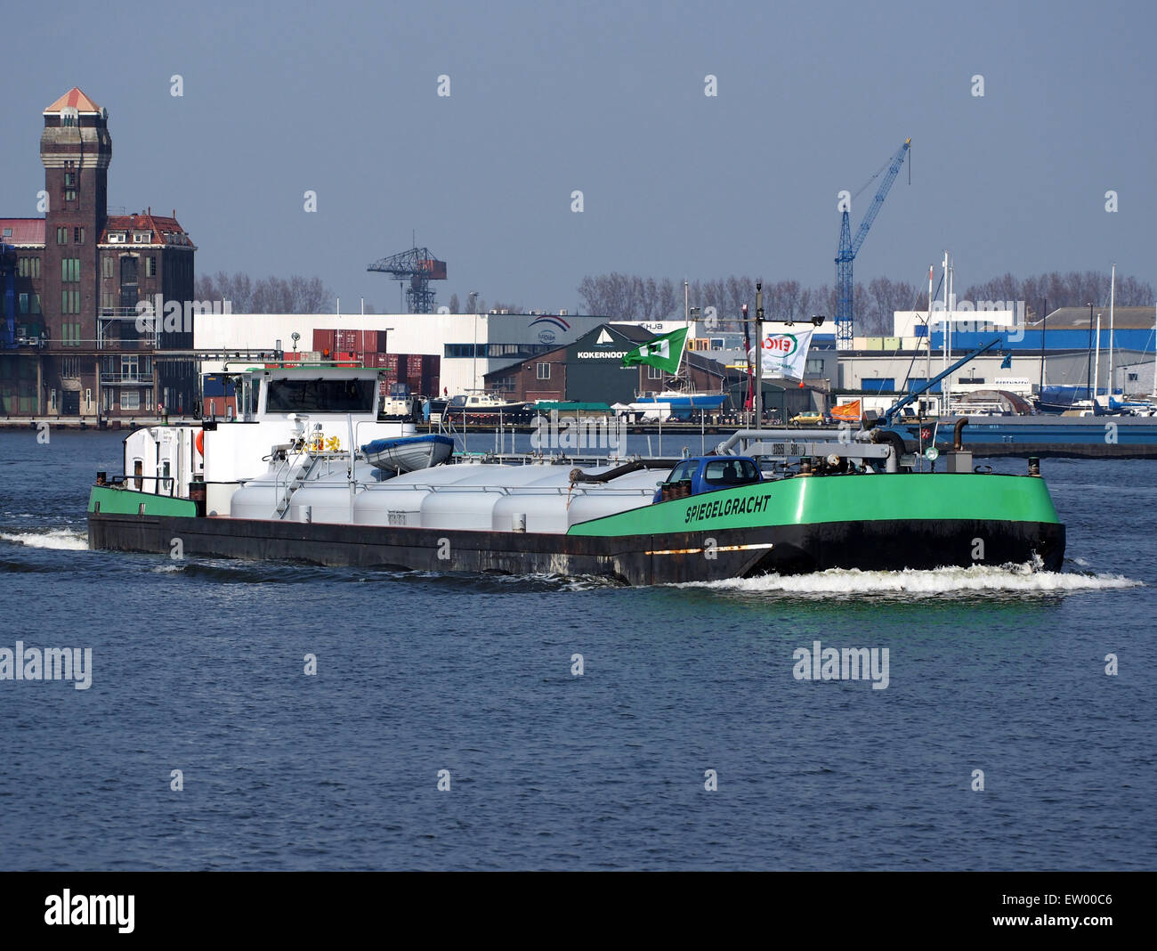 Various vessels maneuvering hi-res stock photography and images - Alamy