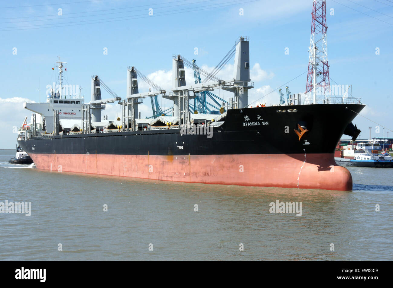 The 'Stamina SW' is an oil tanker with IMO number 9603958, seen at the ...