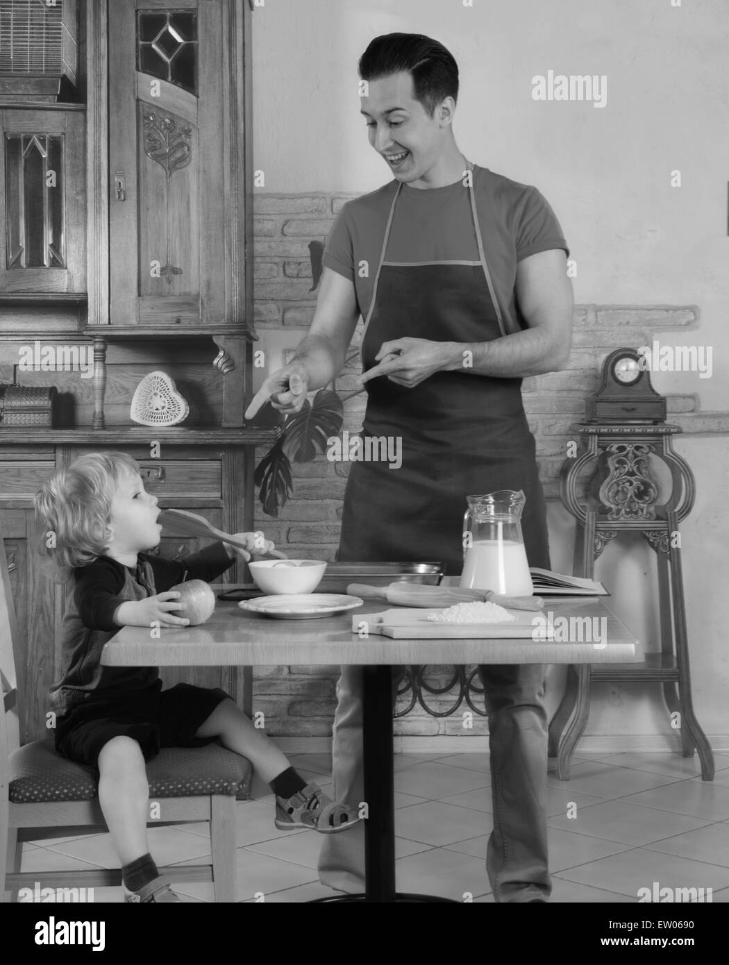 Dad cooks a breakfast Stock Photo - Alamy