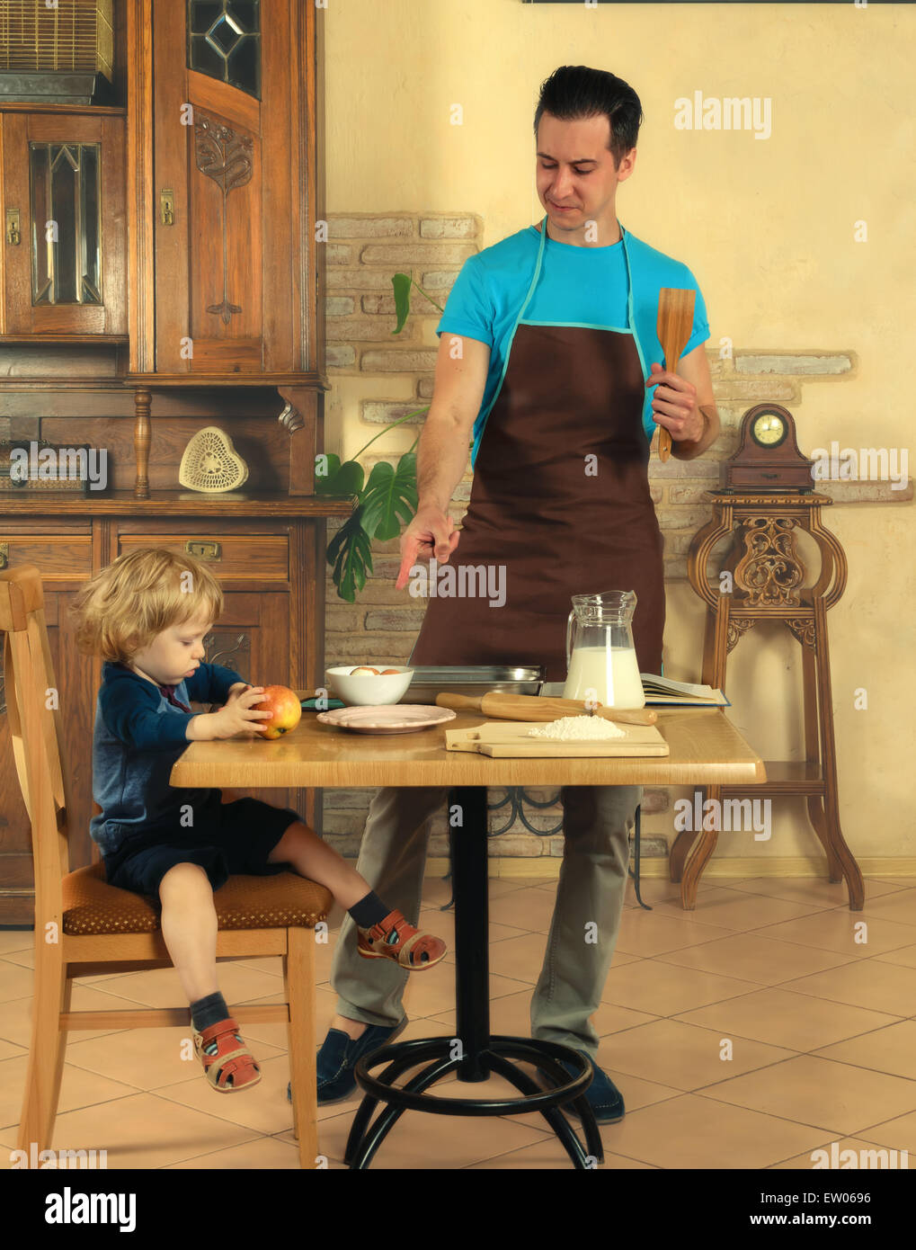Retro dad family cook hi-res stock photography and images - Alamy