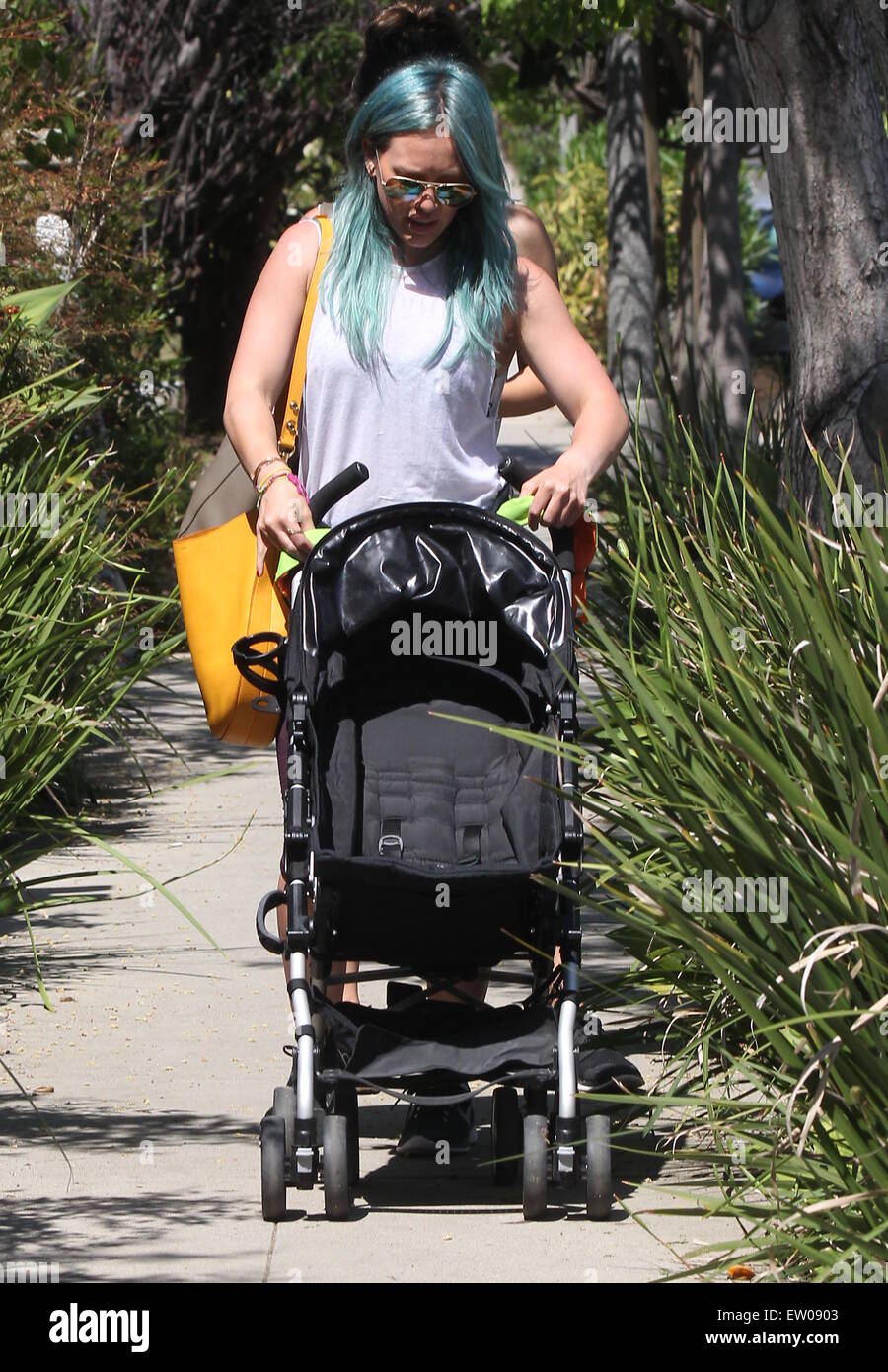 Hilary Duff visits Cheebo in West Hollywood to have lunch with a friend ...