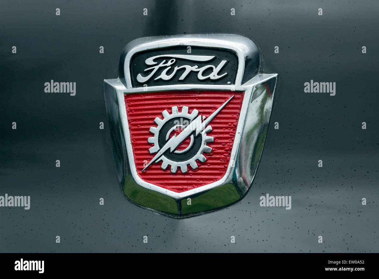 Ford badge hi-res stock photography and images - Alamy