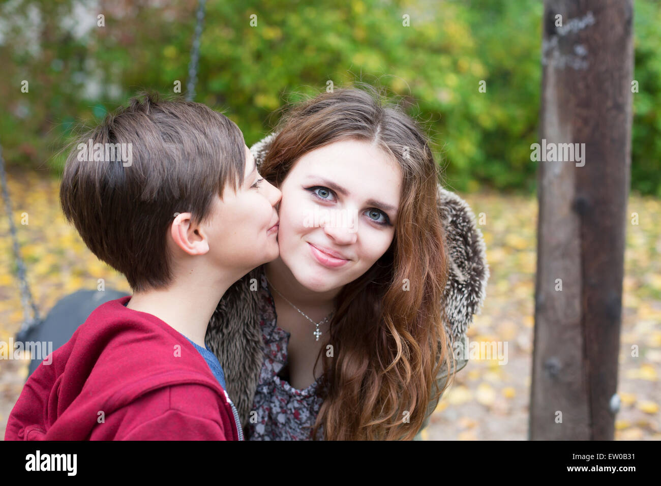 Girl kissing boy hi-res stock photography and images - Alamy