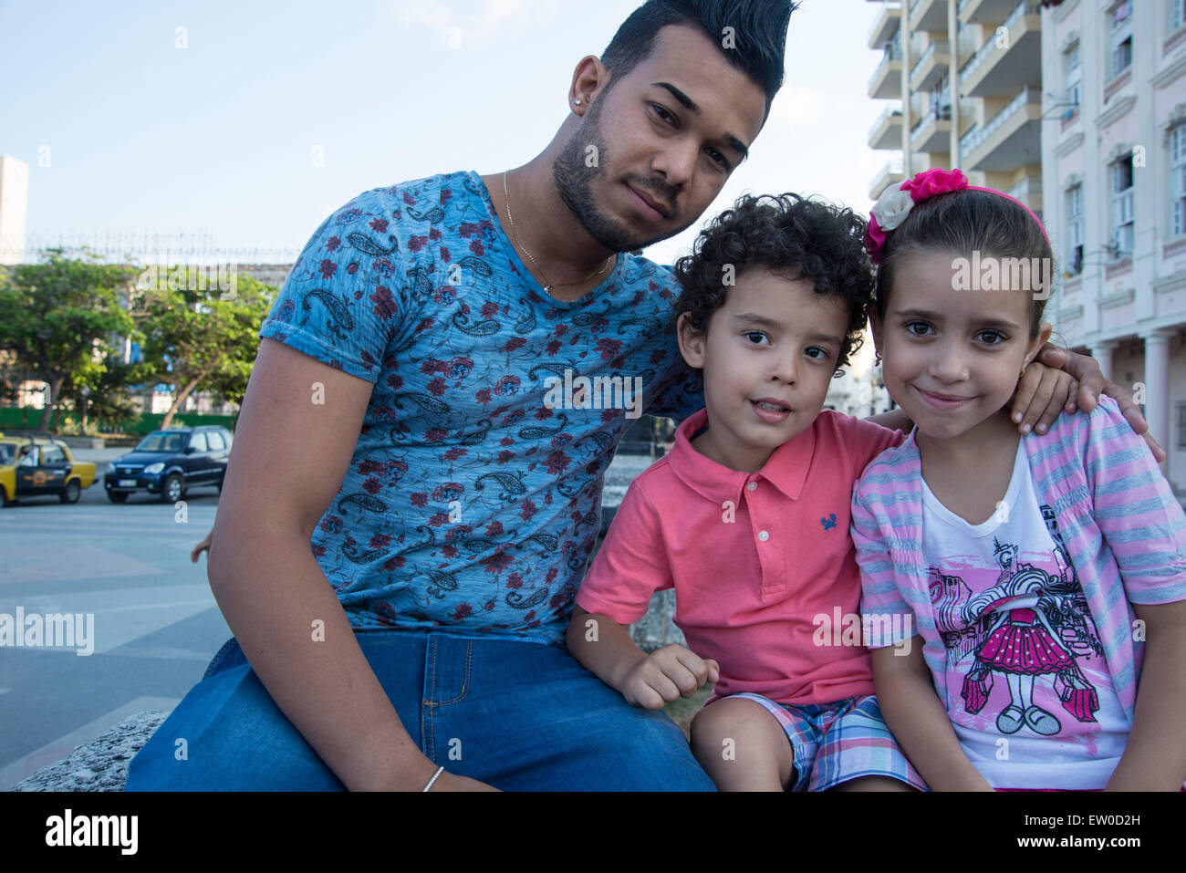 Latin families hi-res stock photography and images - Alamy