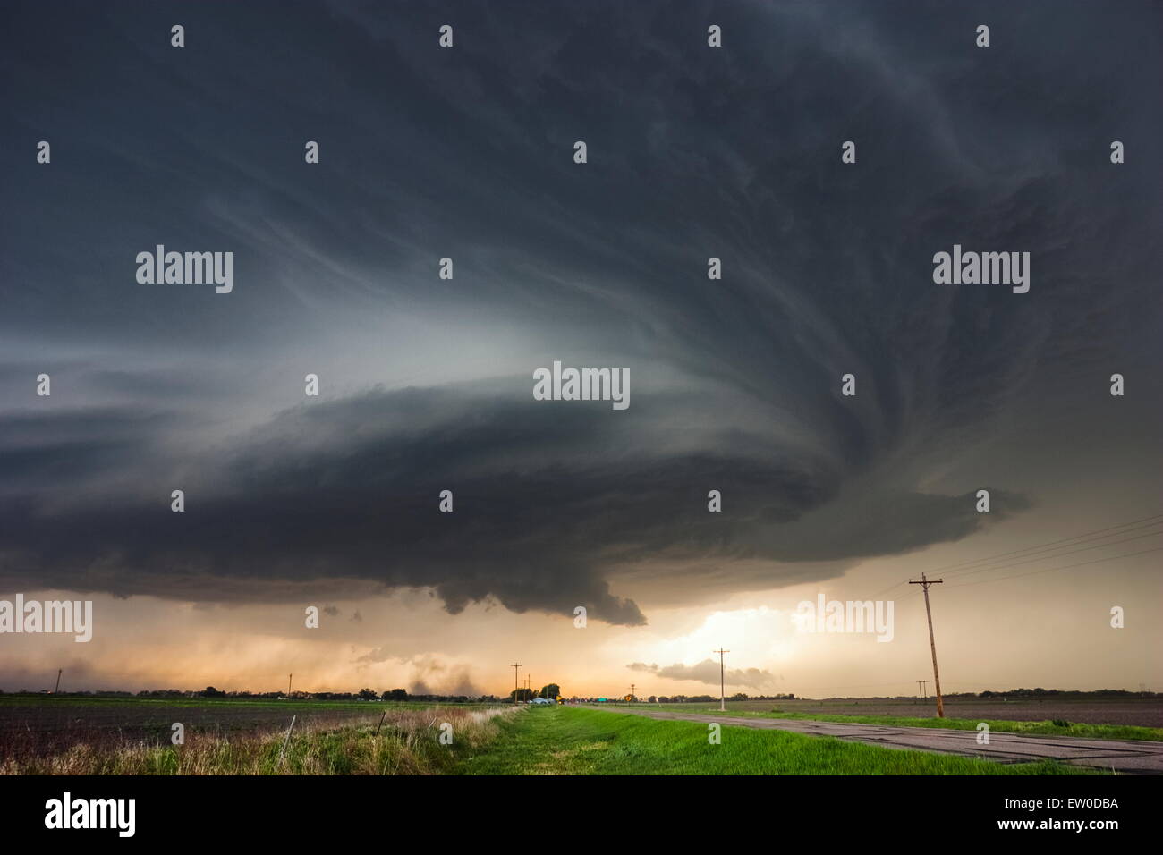 Amazing supercell passes just north of Grand Island Nebraska May 10 ...