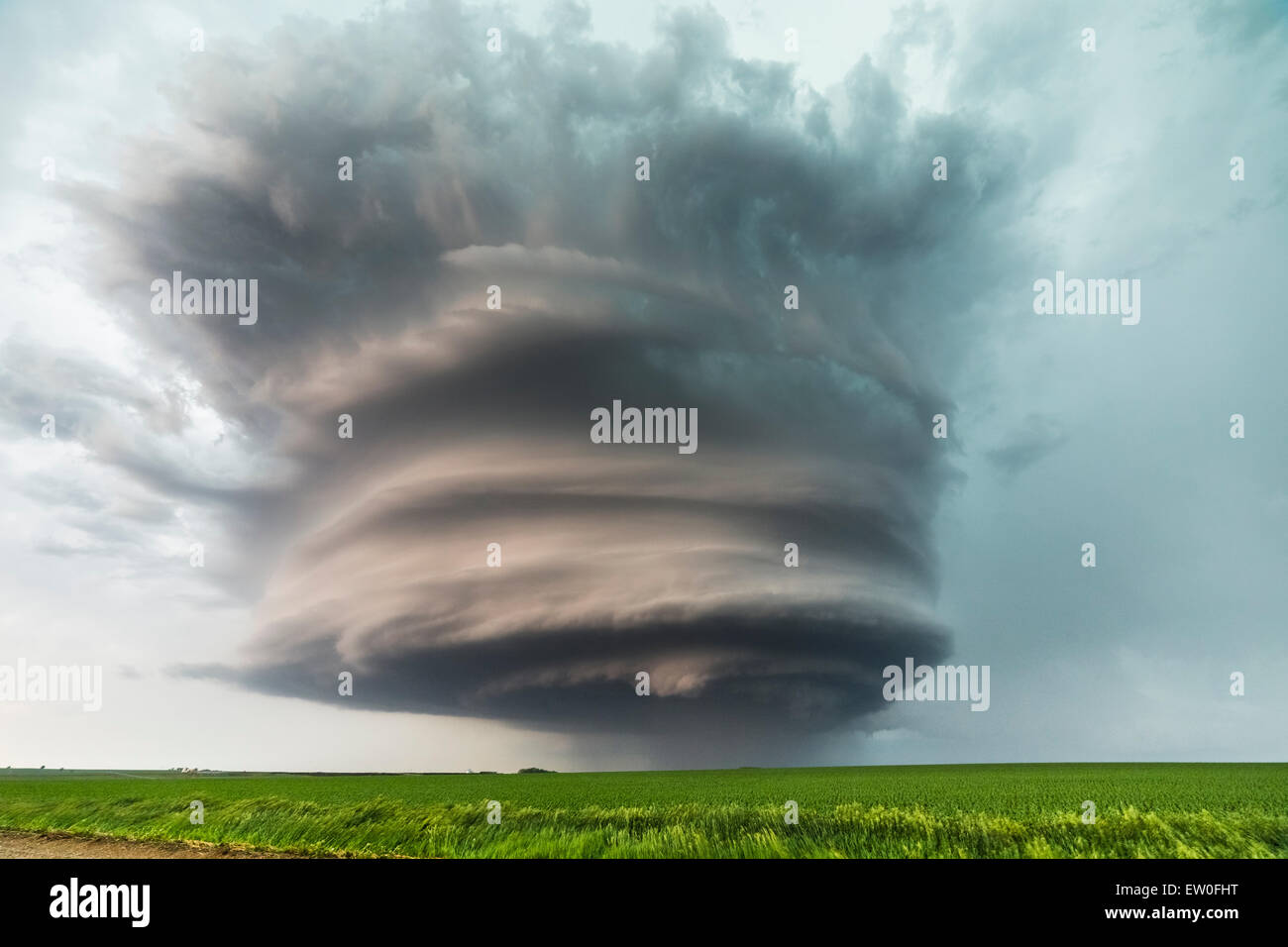 Supercell tornado hi-res stock photography and images - Alamy