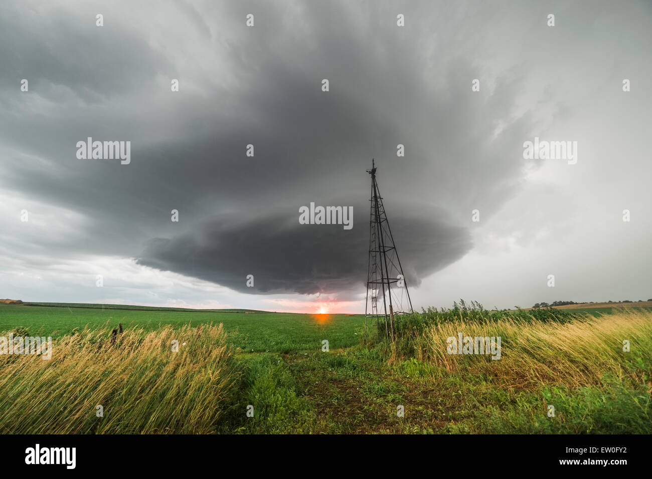 Supercell produces hail up to 3.5 inches in diameter near Lake Andes ...