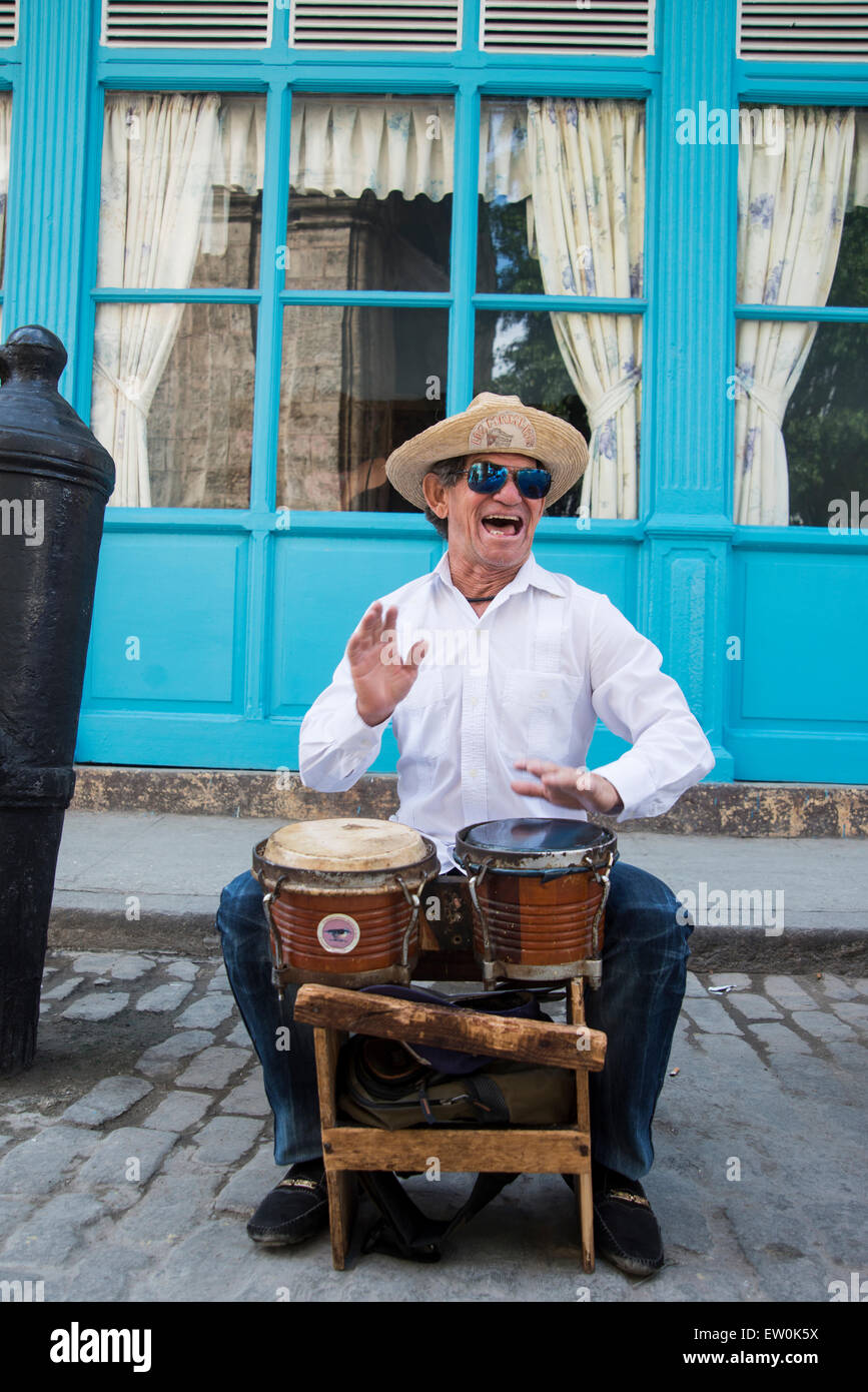 Cuban male singers hi-res stock photography and images - Alamy