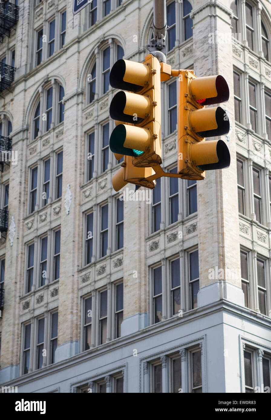 Yellow traffic light new york hi-res stock photography and images - Alamy