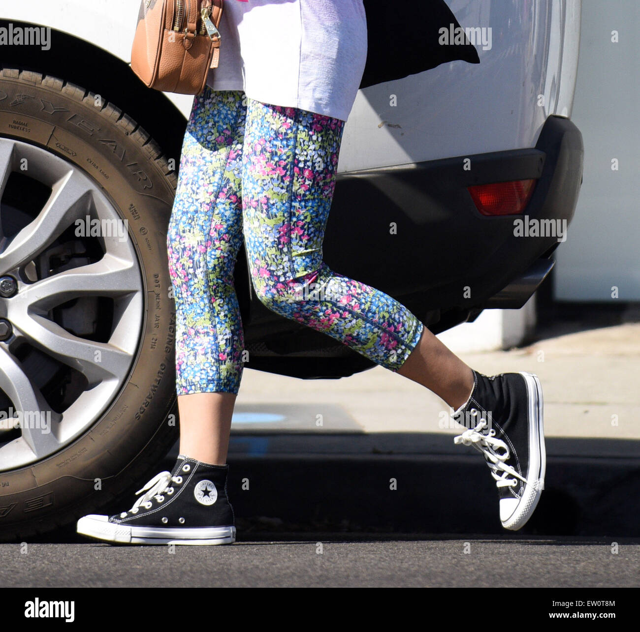 Jenna Dewan shops at fashion boutique Reformation on melrose avenue in ...