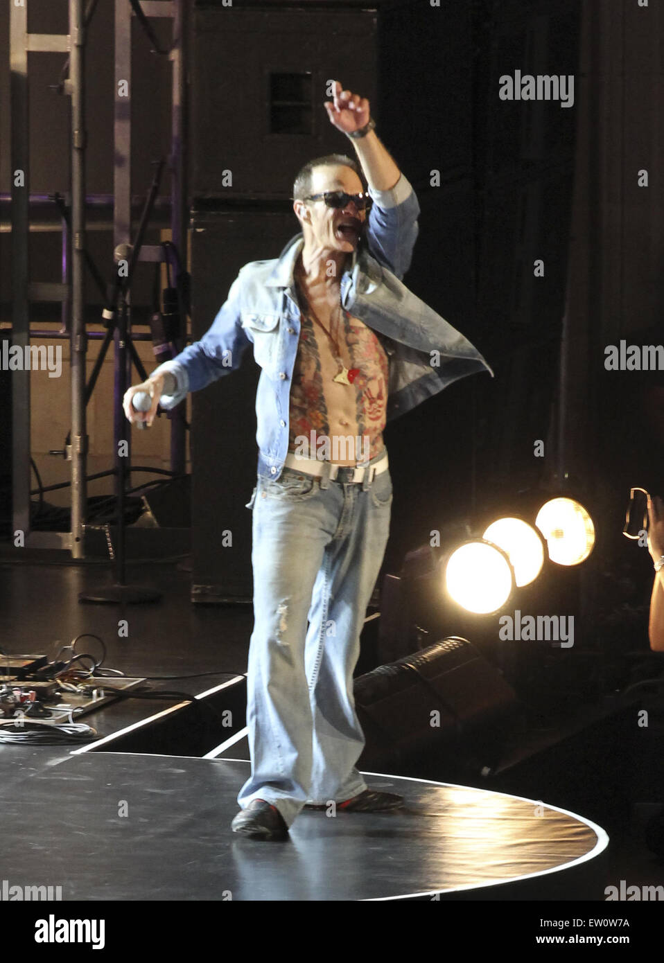 Van Halen perform live on Hollywood Boulevard for Jimmy Kimmel Live ...