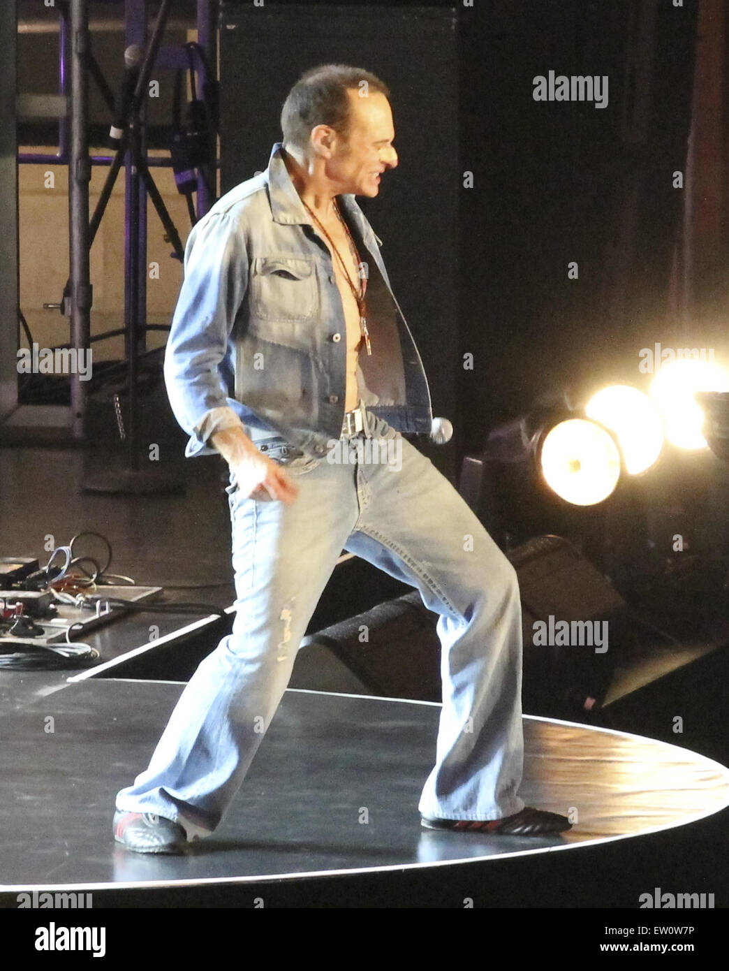 Van Halen perform live on Hollywood Boulevard for Jimmy Kimmel Live ...