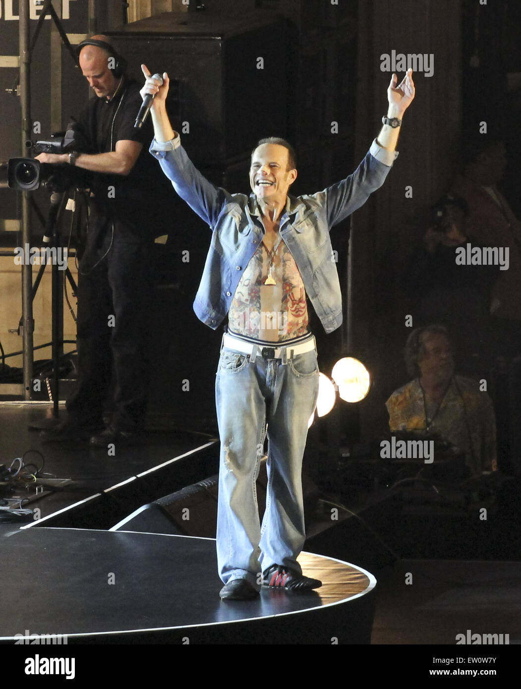 David lee roth cuts nose hi-res stock photography and images - Alamy