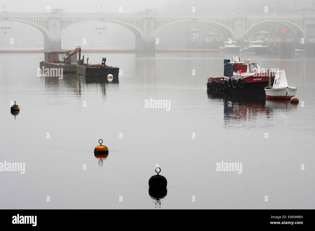 Richmond lock bridge hi-res stock photography and images - Alamy