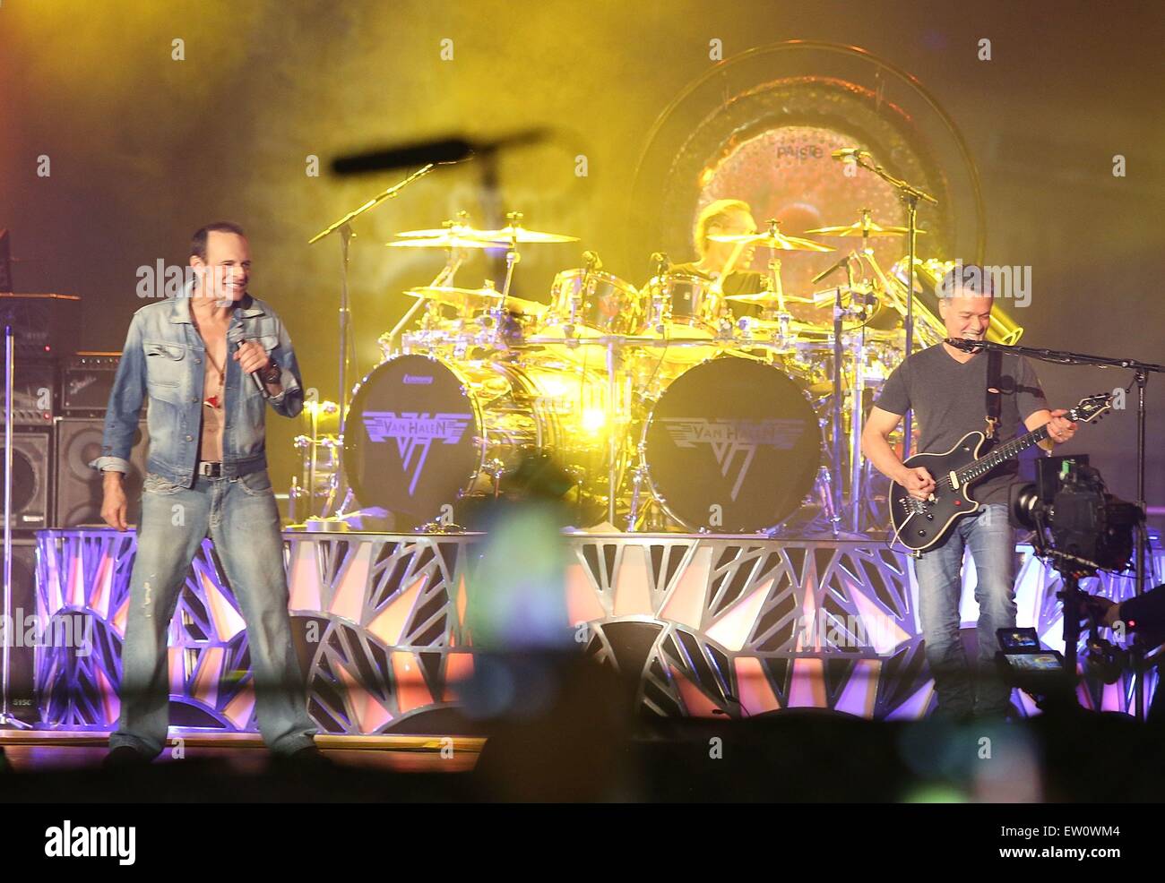 Van Halen perform live on Hollywood Boulevard for Jimmy Kimmel Live ...