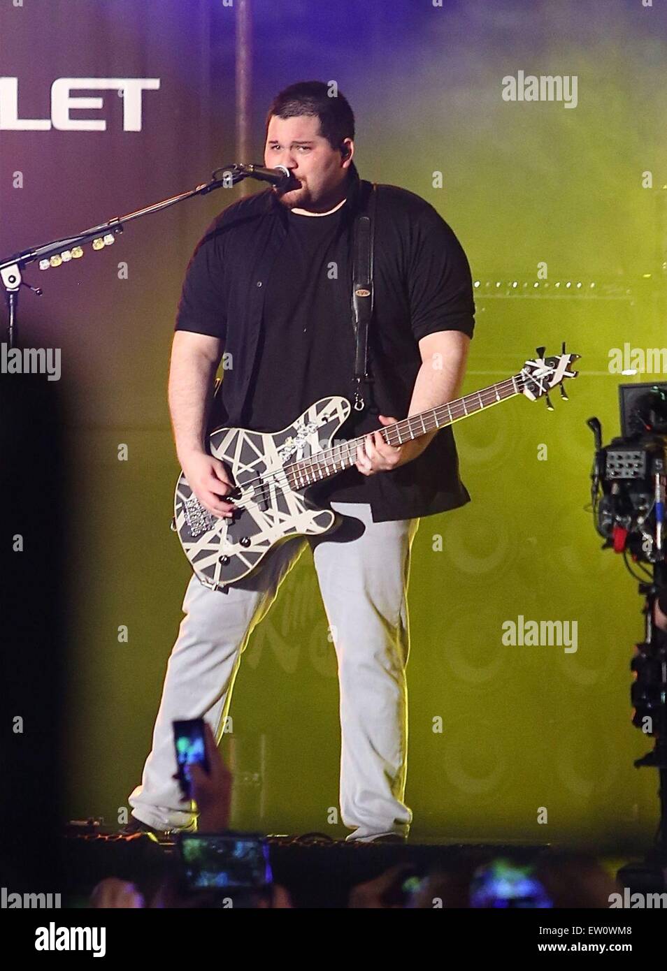 Van Halen perform live on Hollywood Boulevard for Jimmy Kimmel Live ...