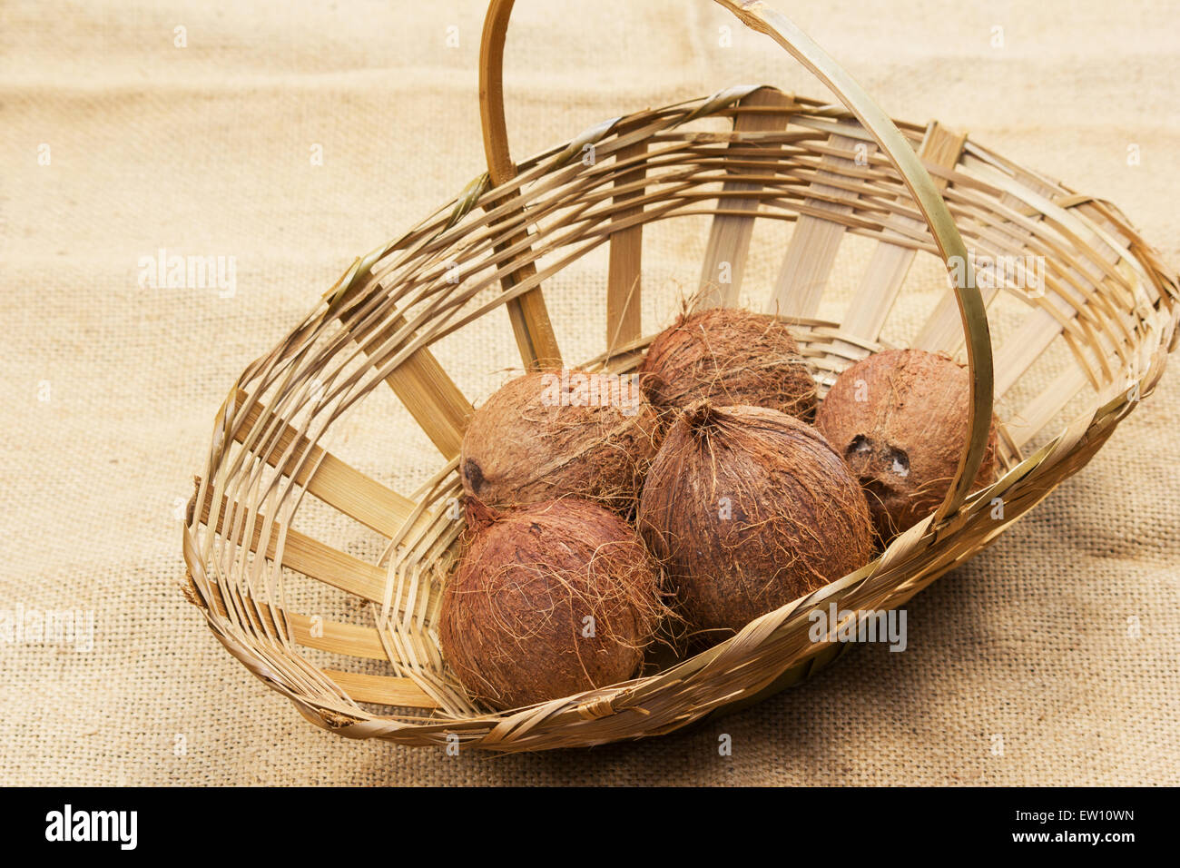 Basket with dried coconuts (cocos nucifera) on burlap Stock Photo - Alamy