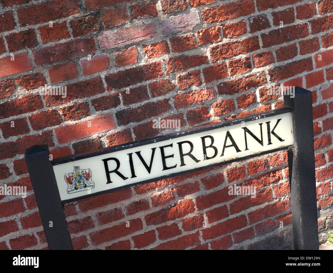Thames river signs hi-res stock photography and images - Alamy