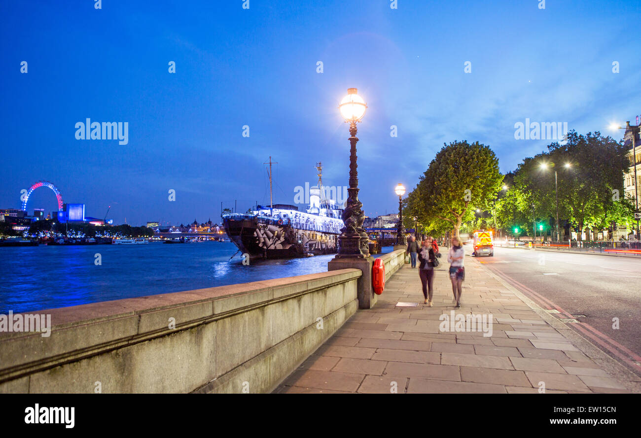 Pavement at night time hi-res stock photography and images - Alamy